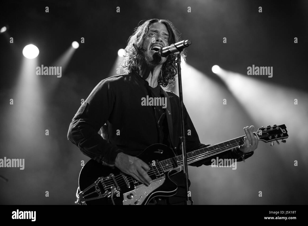 Chester bennington death hi-res stock photography and images - Alamy