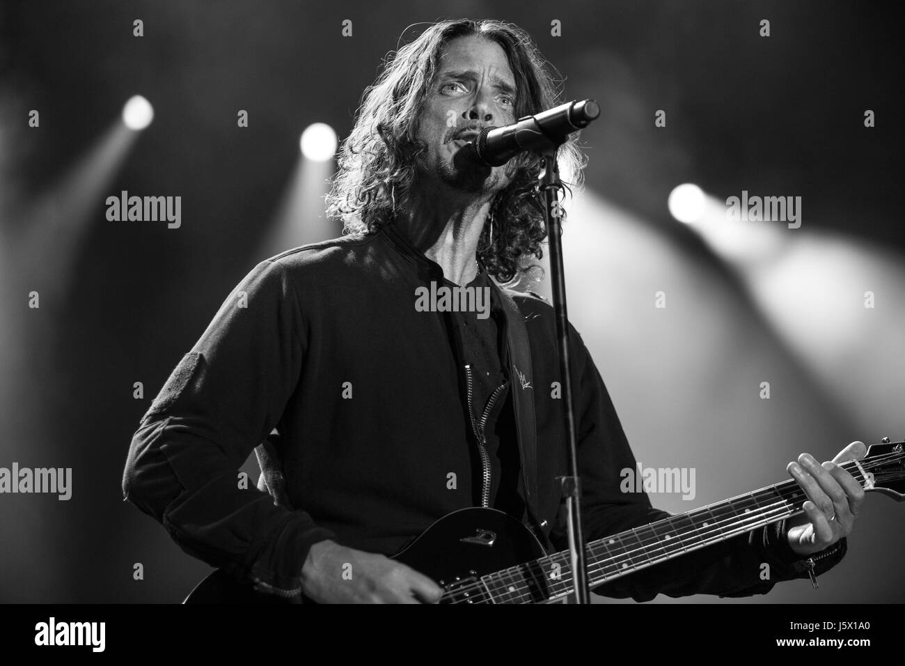 Chester bennington death hi-res stock photography and images - Alamy