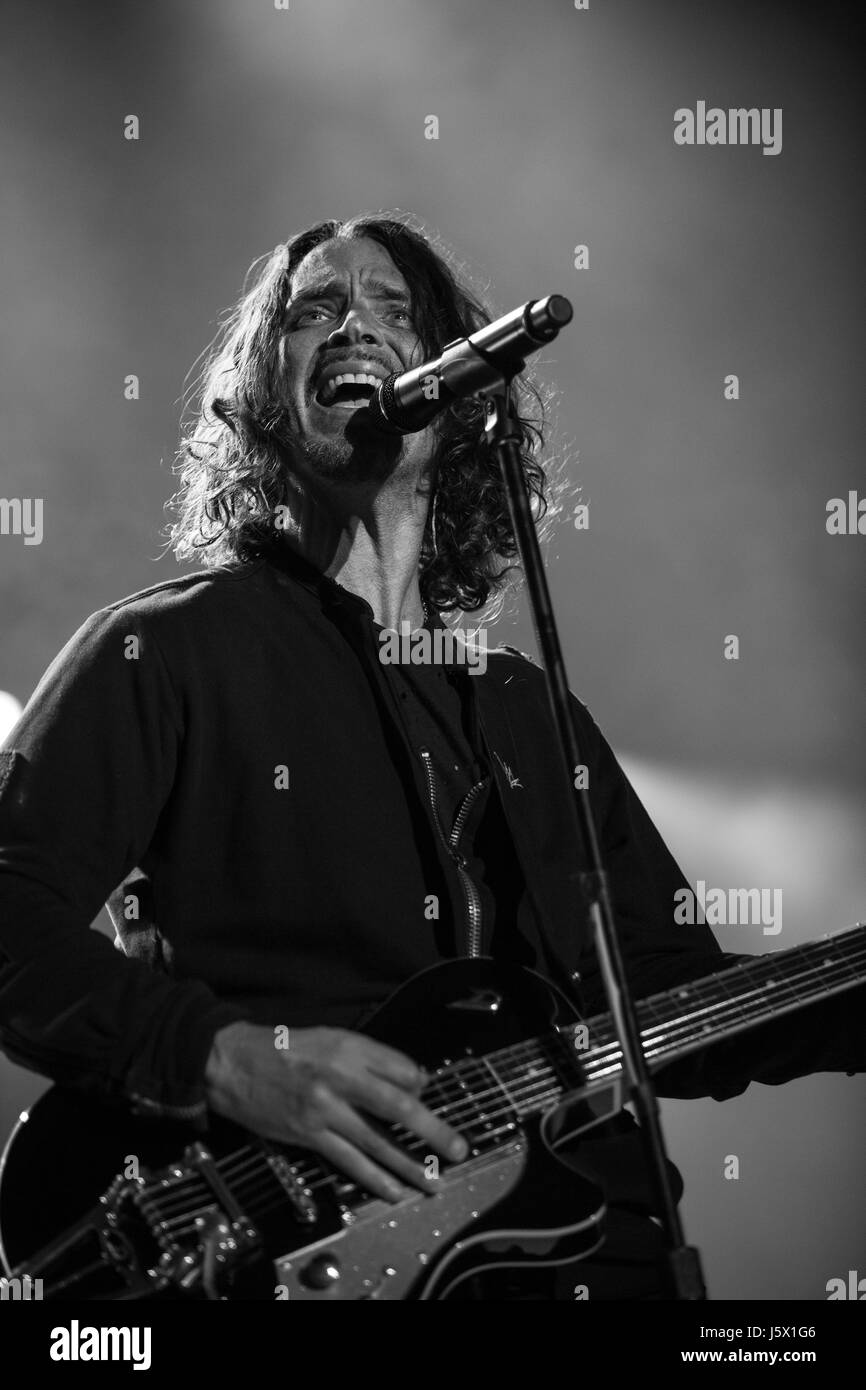 Chester bennington death hi-res stock photography and images - Alamy