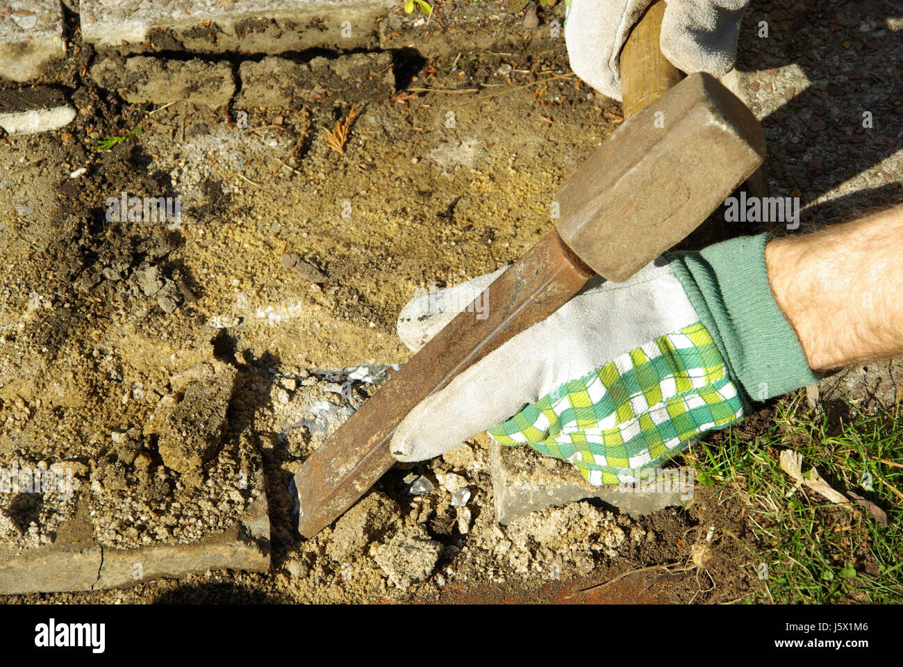hammer and chisel 05 Stock Photo - Alamy
