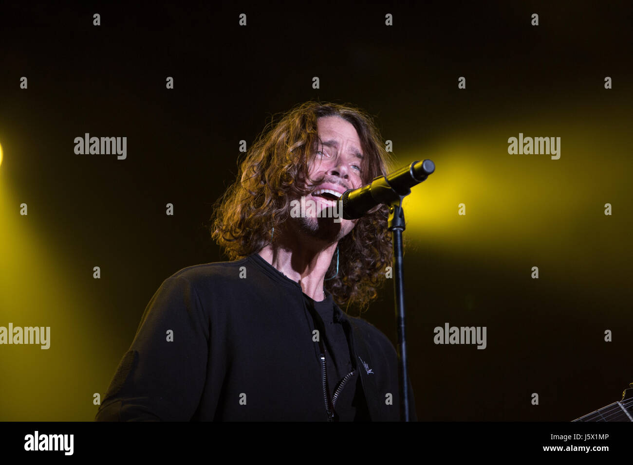 Chester bennington death hi-res stock photography and images - Alamy