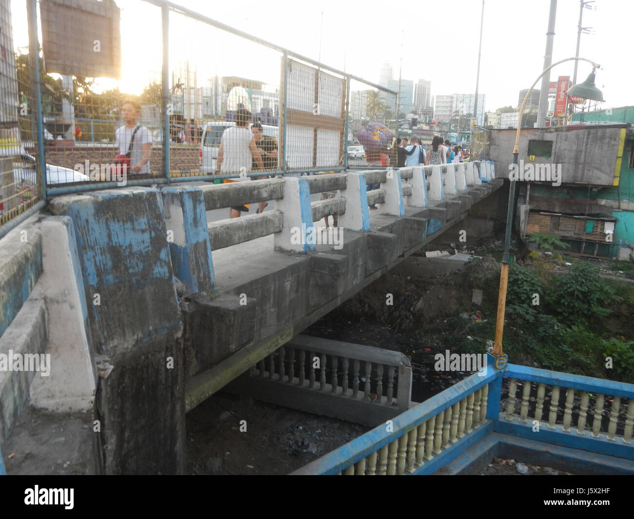 The Pasig City Boundary features Buting Bridge and a creek monument ...