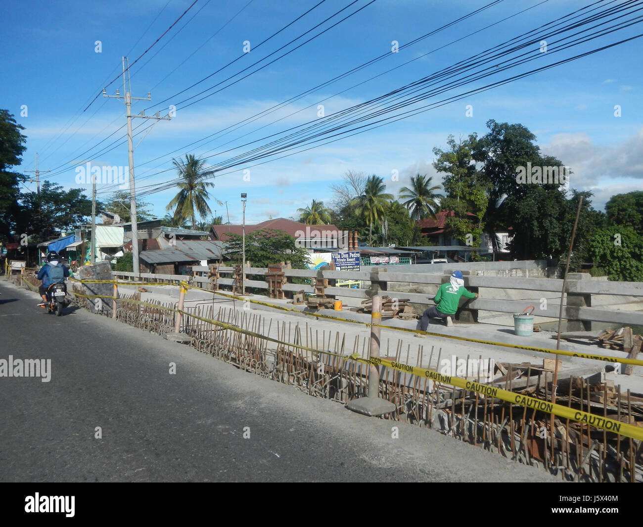 The Oriente Bridge, under construction in San Miguel, Bulacan, spans ...