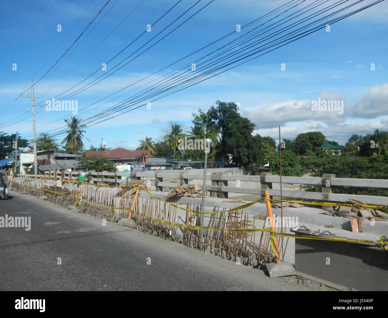 This title references a construction project of the Oriente Bridge in ...