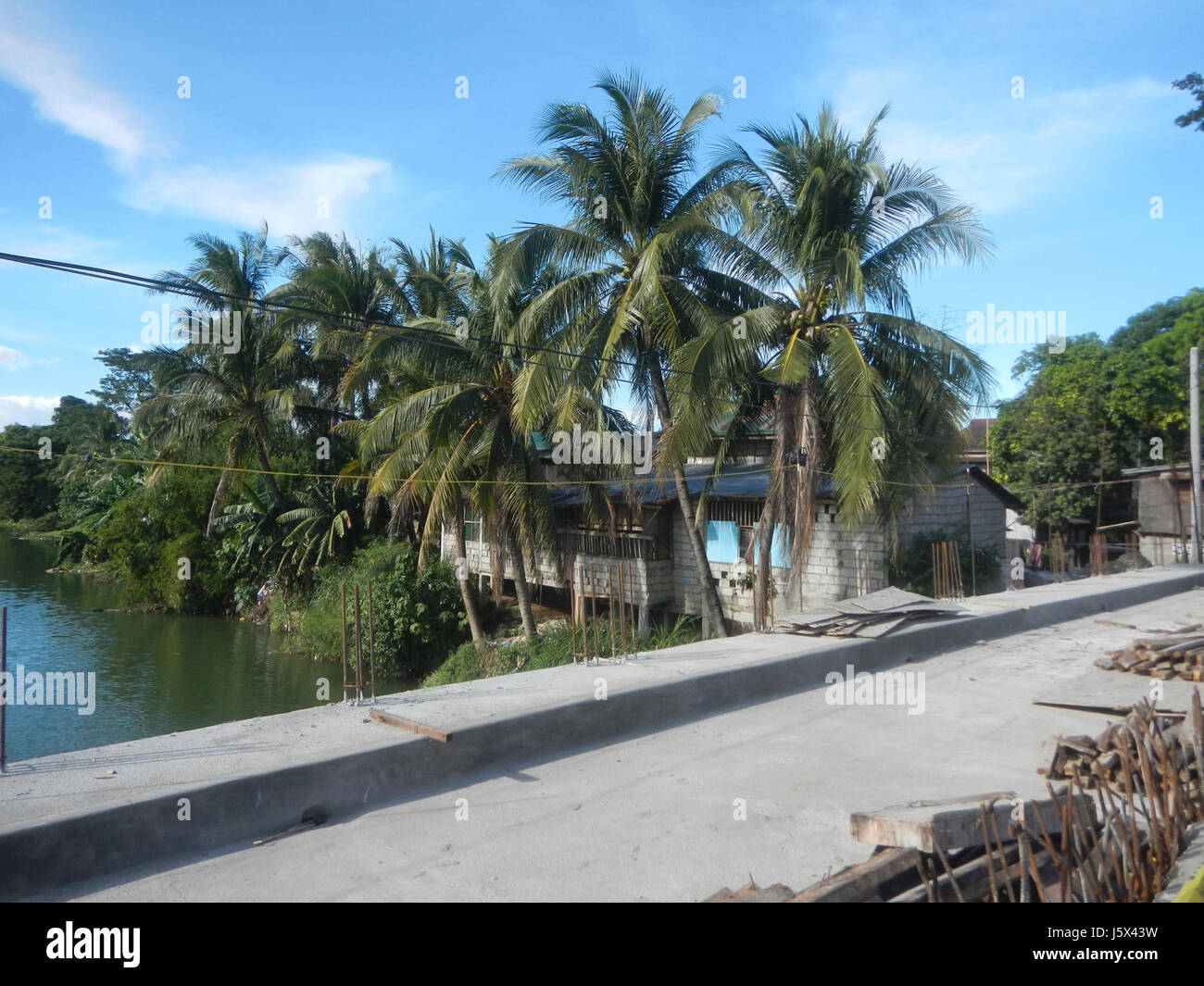 This image depicts the construction of the Oriente Bridge in San Miguel ...
