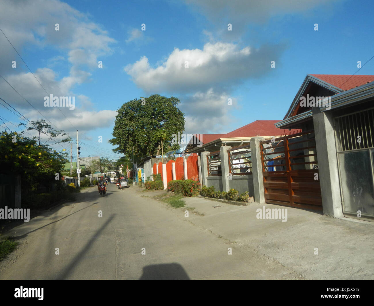 This location in Gapan, Nueva Ecija, features roads passing through the ...