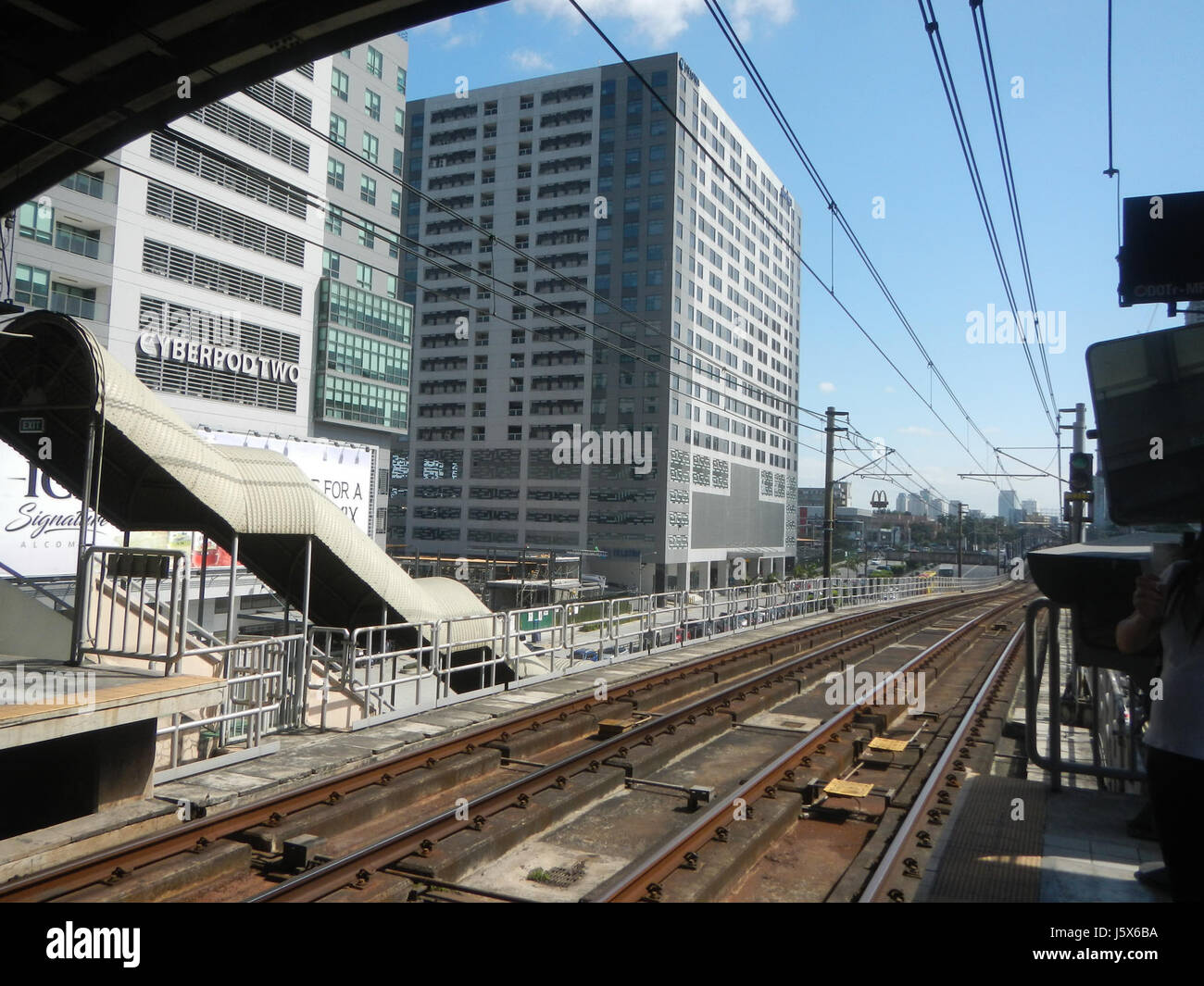 0061 Guadalupe Makati Mandaluyong Bridge MRT-22 Station Bridge Quezon ...