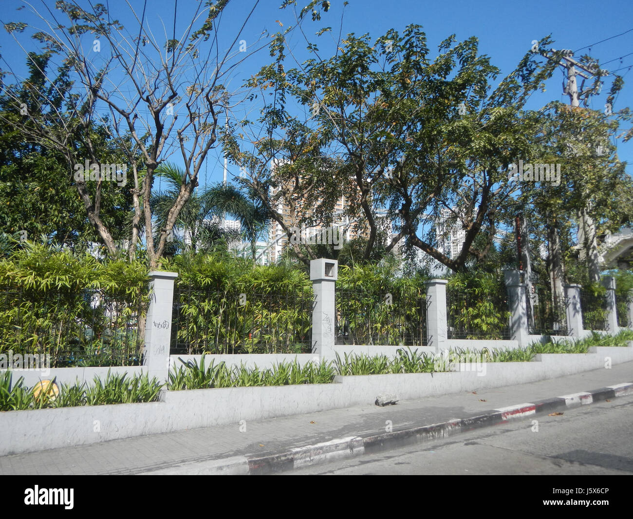 0091 Pasig River Park J. P. Rizal Extension Bridge Cembo, Makati City ...
