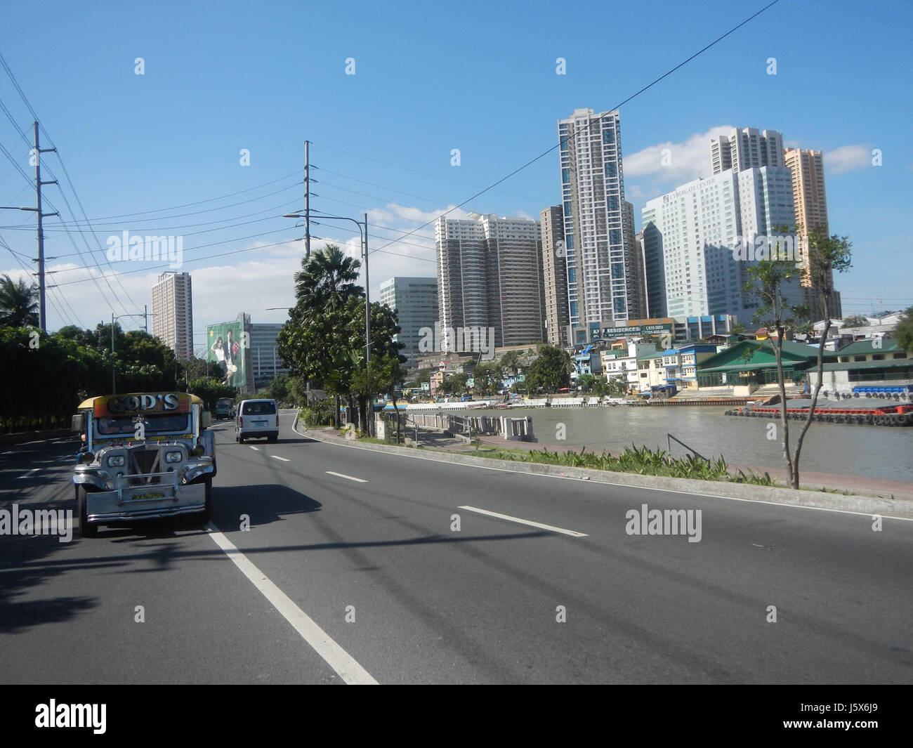 This image depicts the Pasig River Park in the Cembo and West Rembo ...