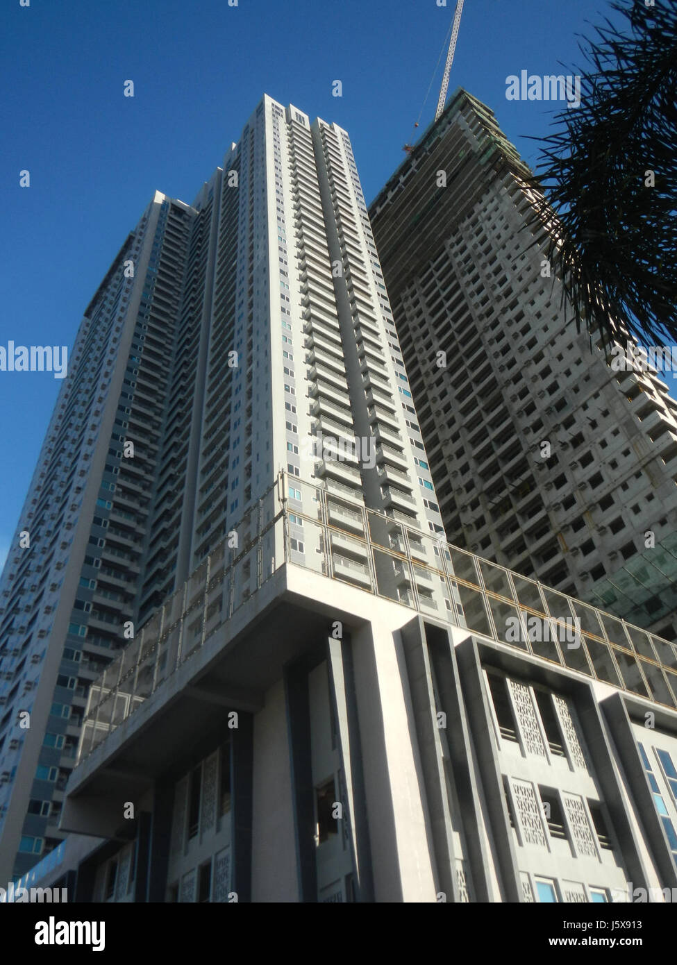 This title refers to buildings in the Bagumbayan Libis area of Quezon ...