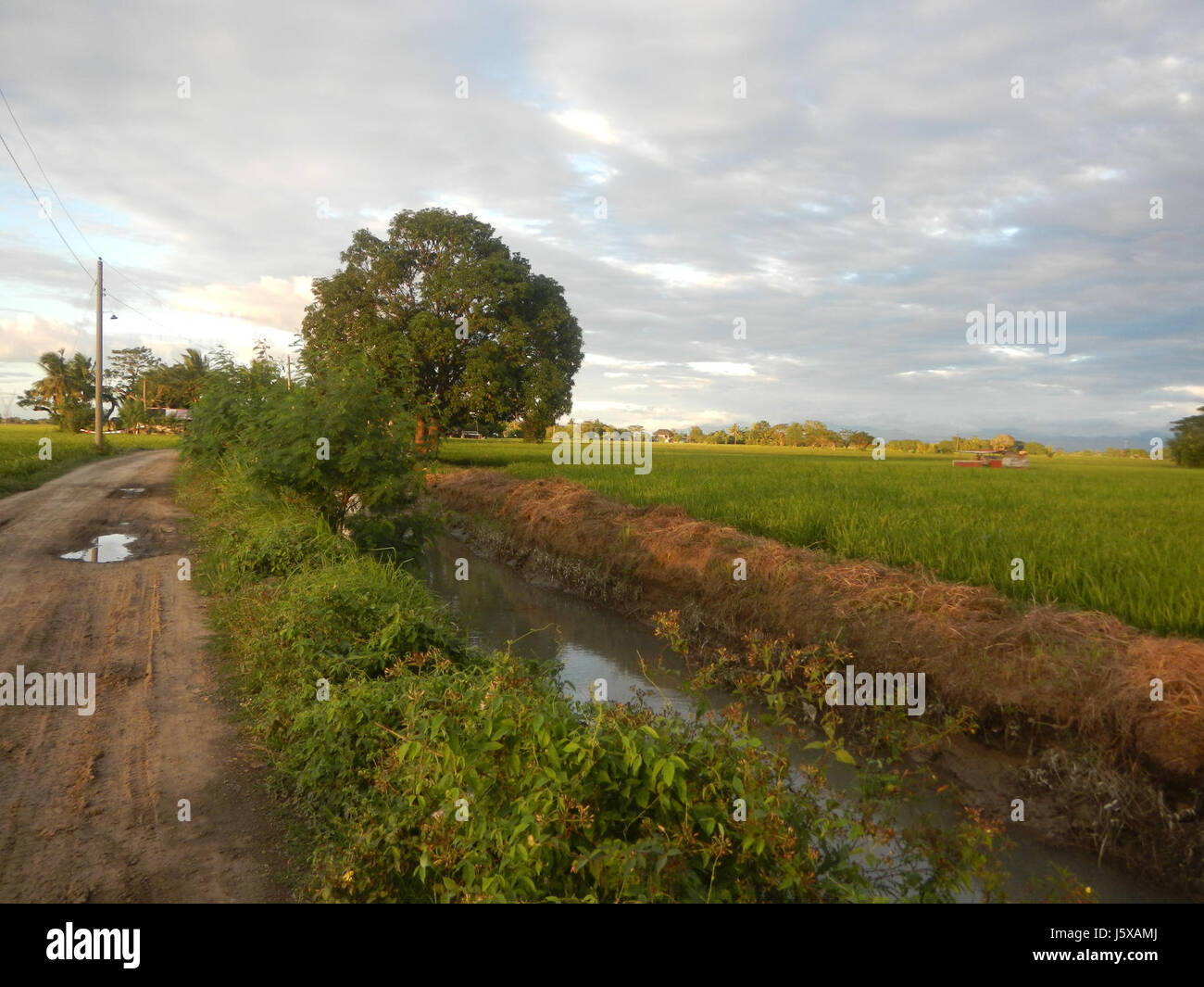 04097 Mystic clouds glorious rays sunset Majestic Mount Arayat Pulo ...