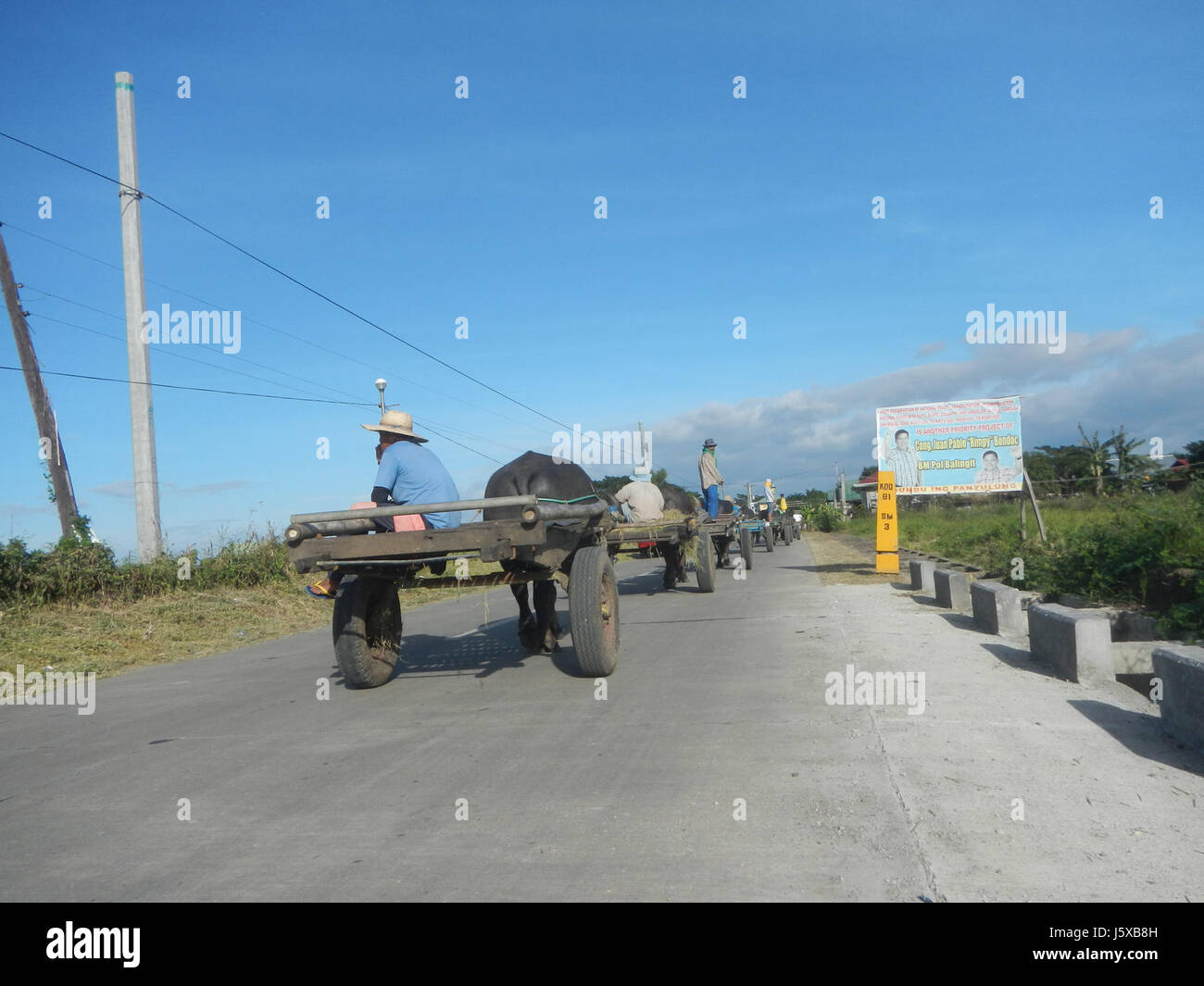 04542 Carabao drawn wooden carts caravan Magumbali, Candaba, Pampanga ...