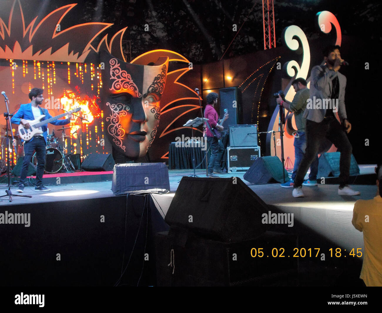 Middle path moderation hi-res stock photography and images - Alamy