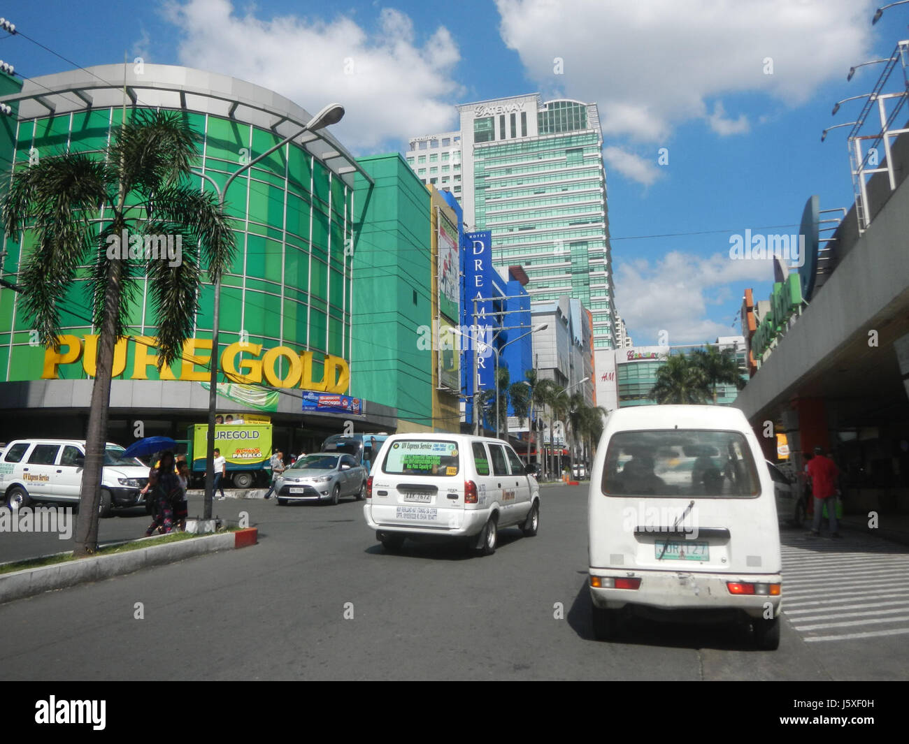 Araneta center cubao quezon city hi-res stock photography and images ...