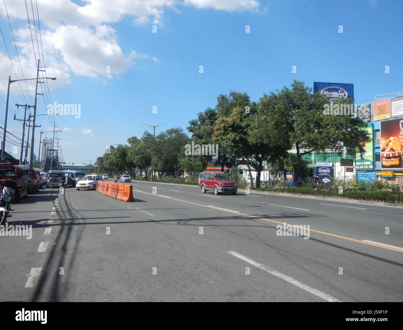 This image shows the construction of the Manila MRT Line 14 ...