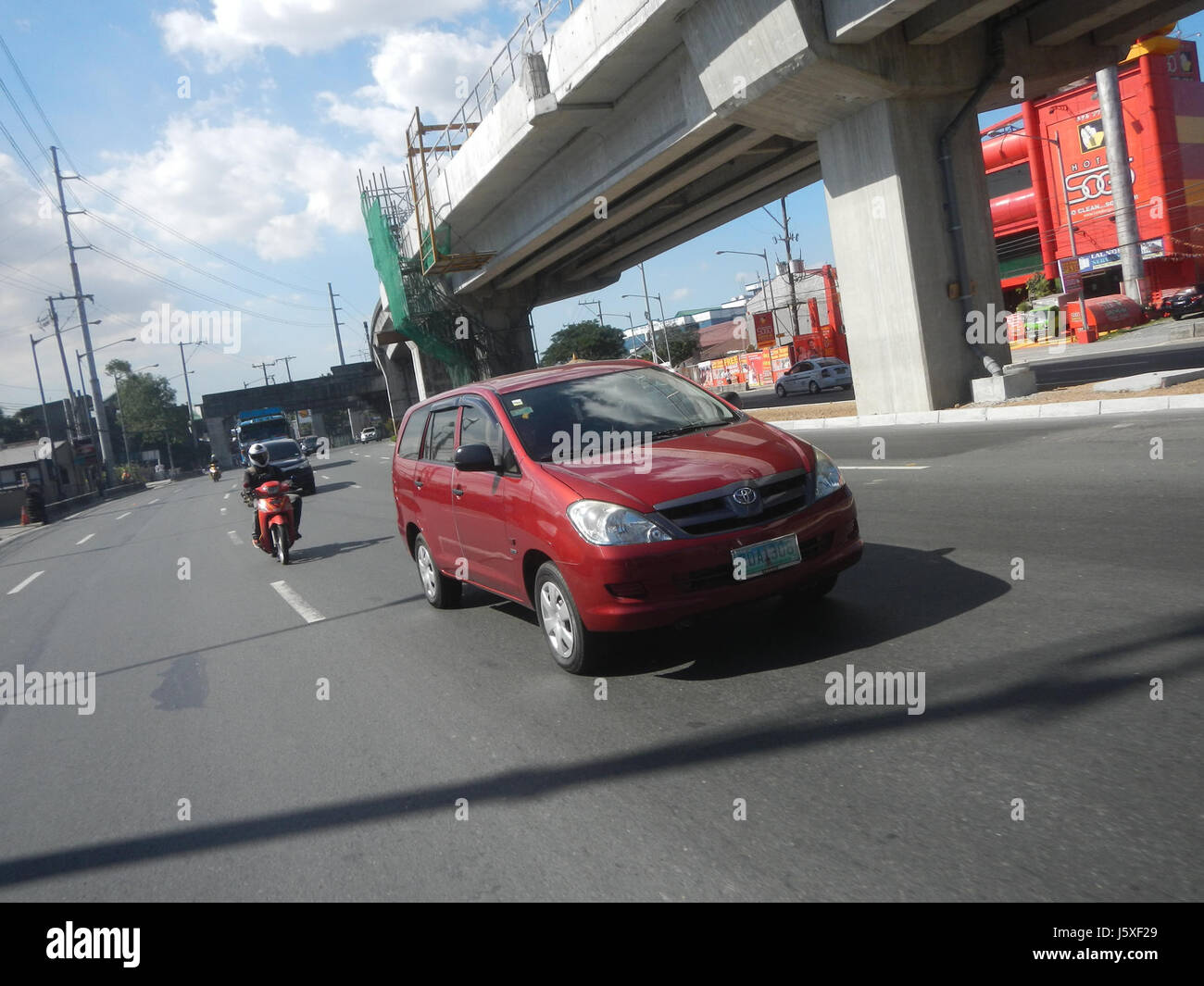 The construction of Manila MRT Line 2, specifically between Santolan ...