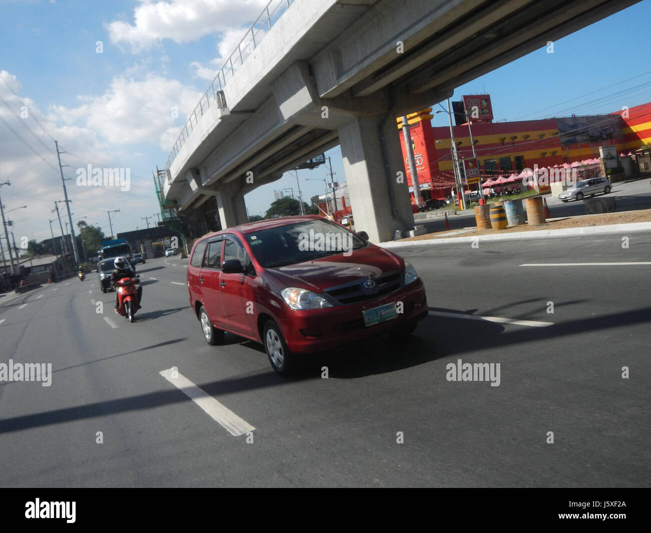 The construction of Manila's MRT Line 29, specifically along Santolan ...
