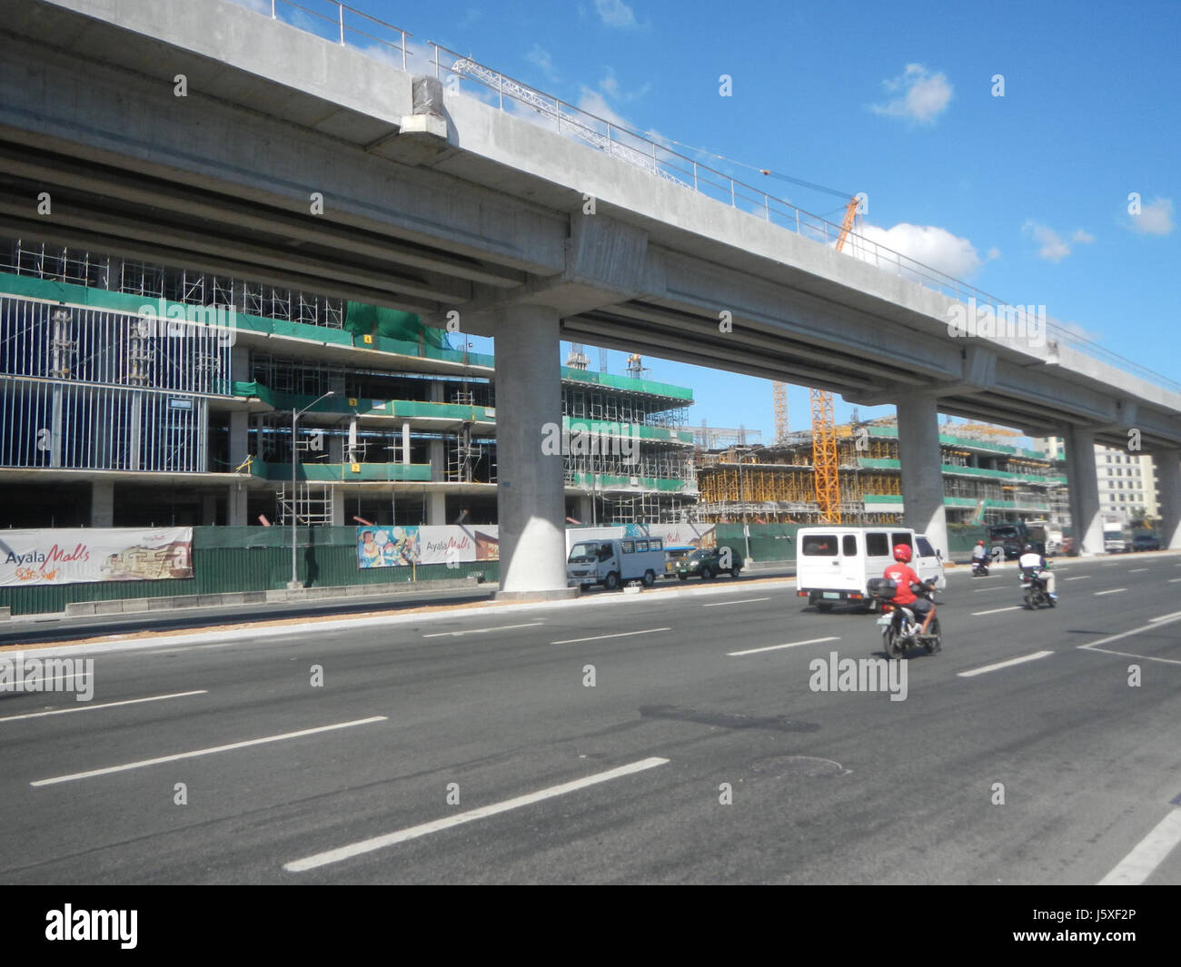 The construction of Manila's MRT Line 10, which runs through Santolan ...
