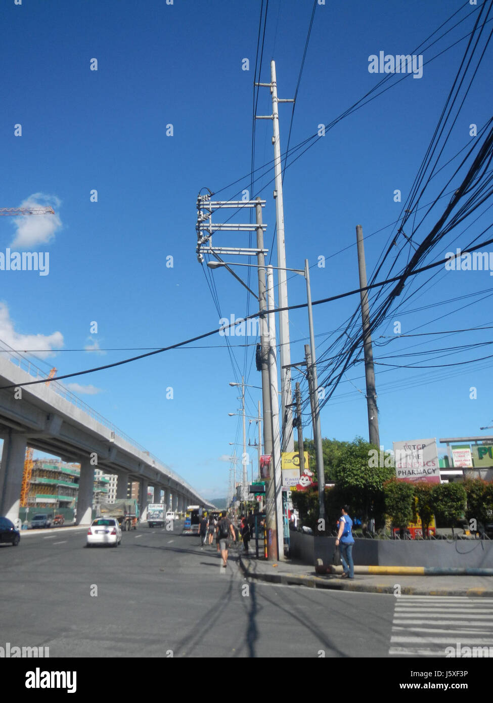 The construction of Manilaâ€™s MRT Line 3, specifically the Santolan ...
