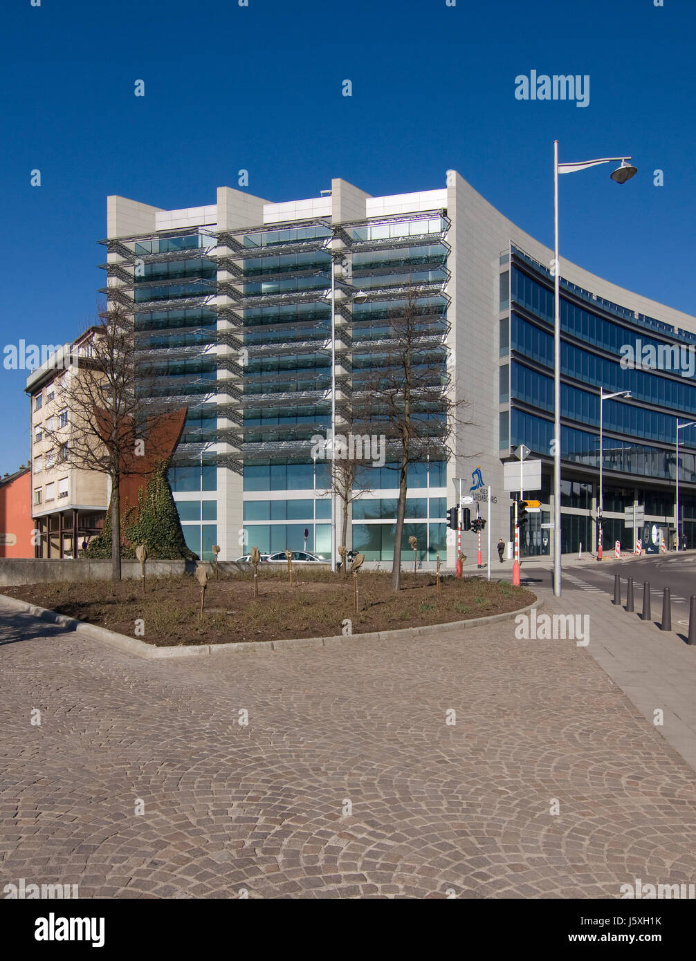 monument facade shelter from sun building sunscreen buildings monument ...