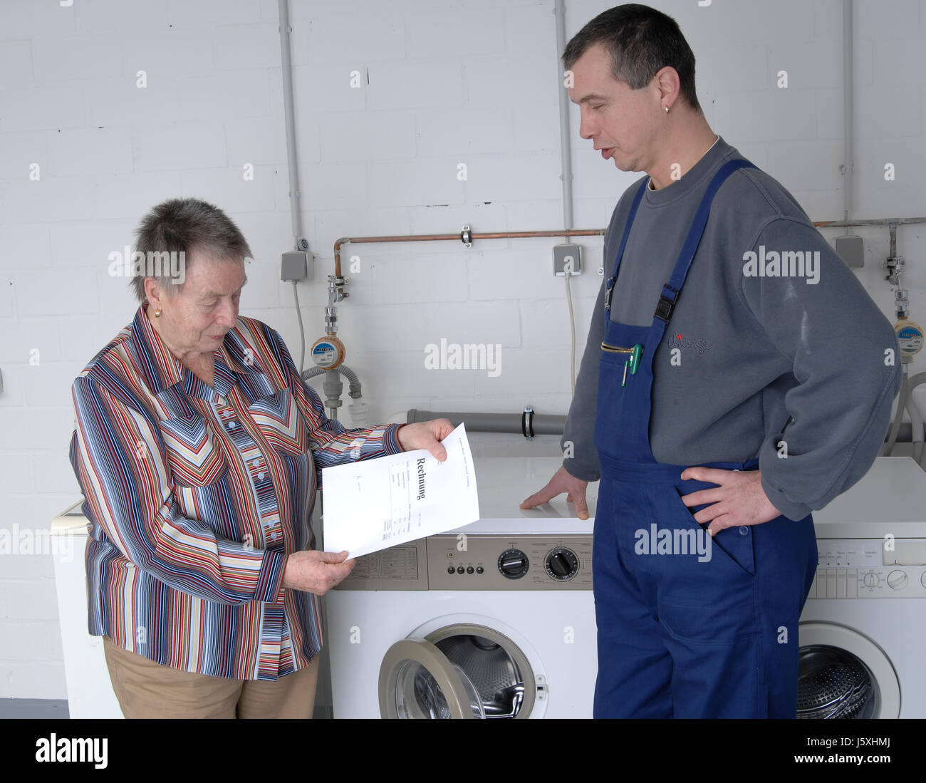 Settle invoice hi-res stock photography and images - Alamy