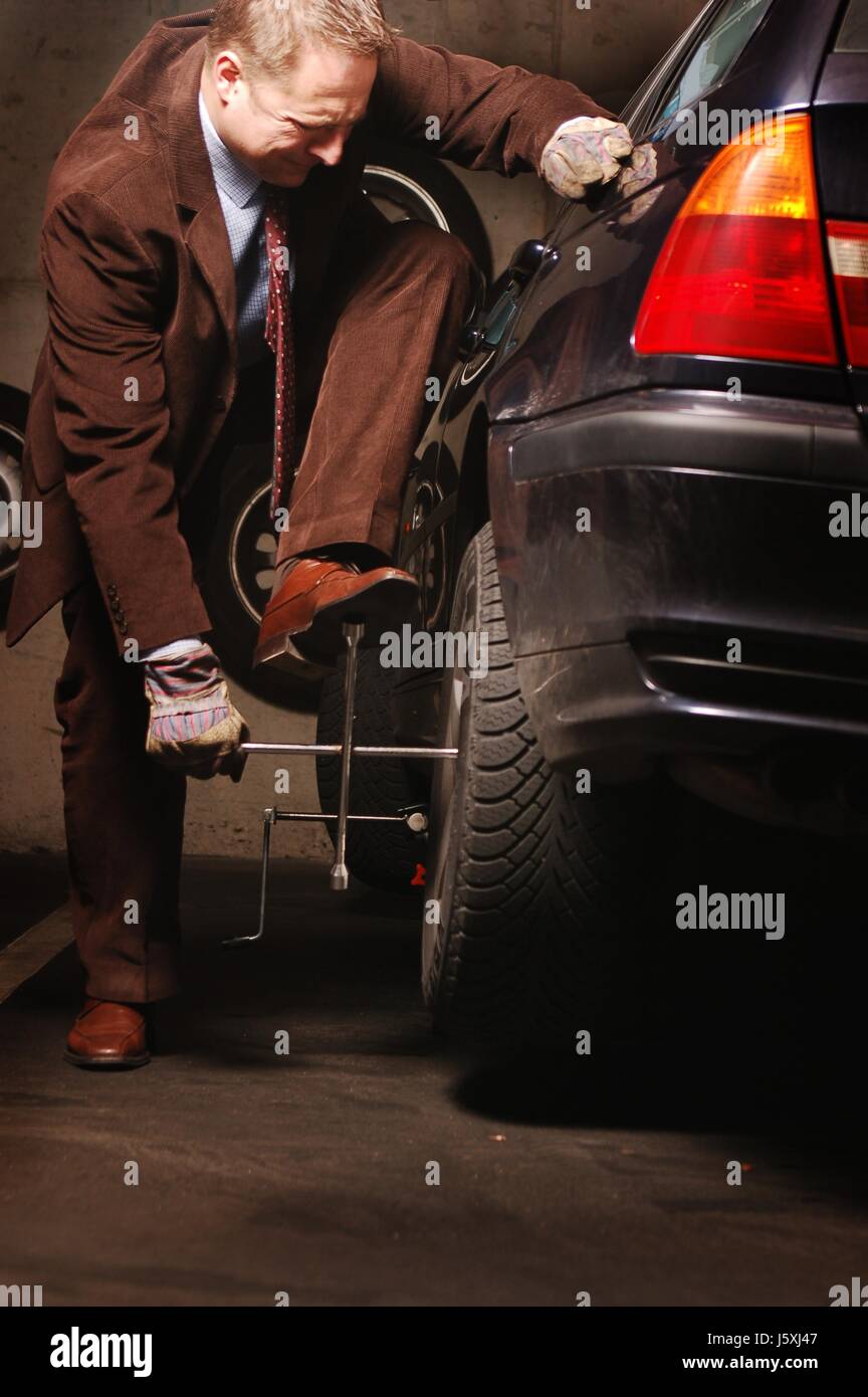 wheels workshop change of tyres change of a wheel tyre tire tyres car ...