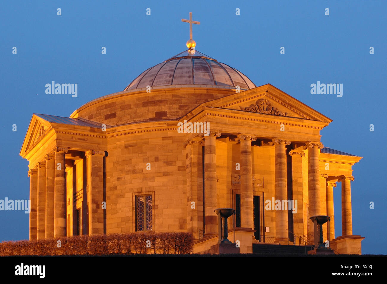 monument stuttgart grave chapel monument art night nighttime evening ...