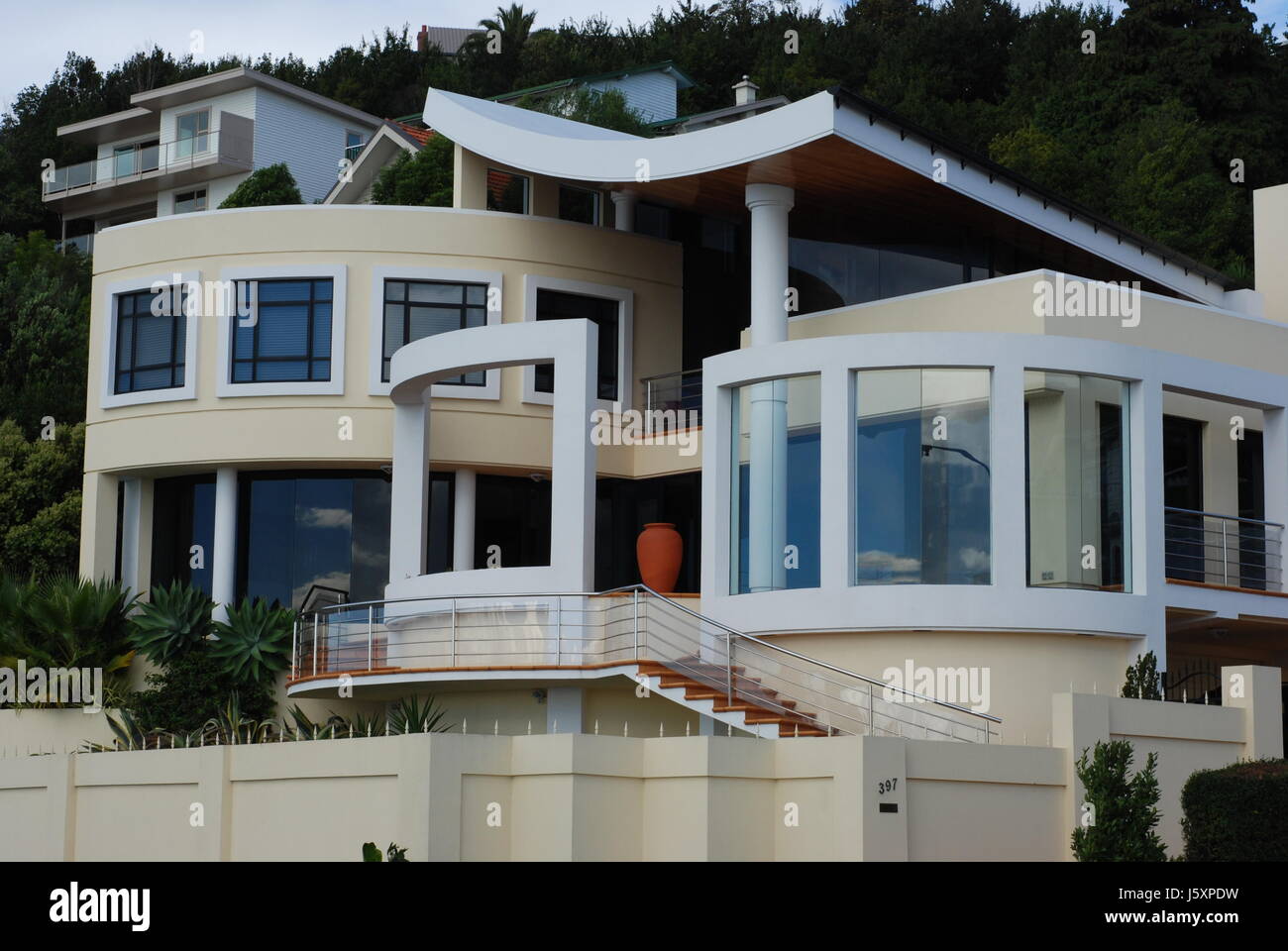 elegant house with modern lines Stock Photo - Alamy