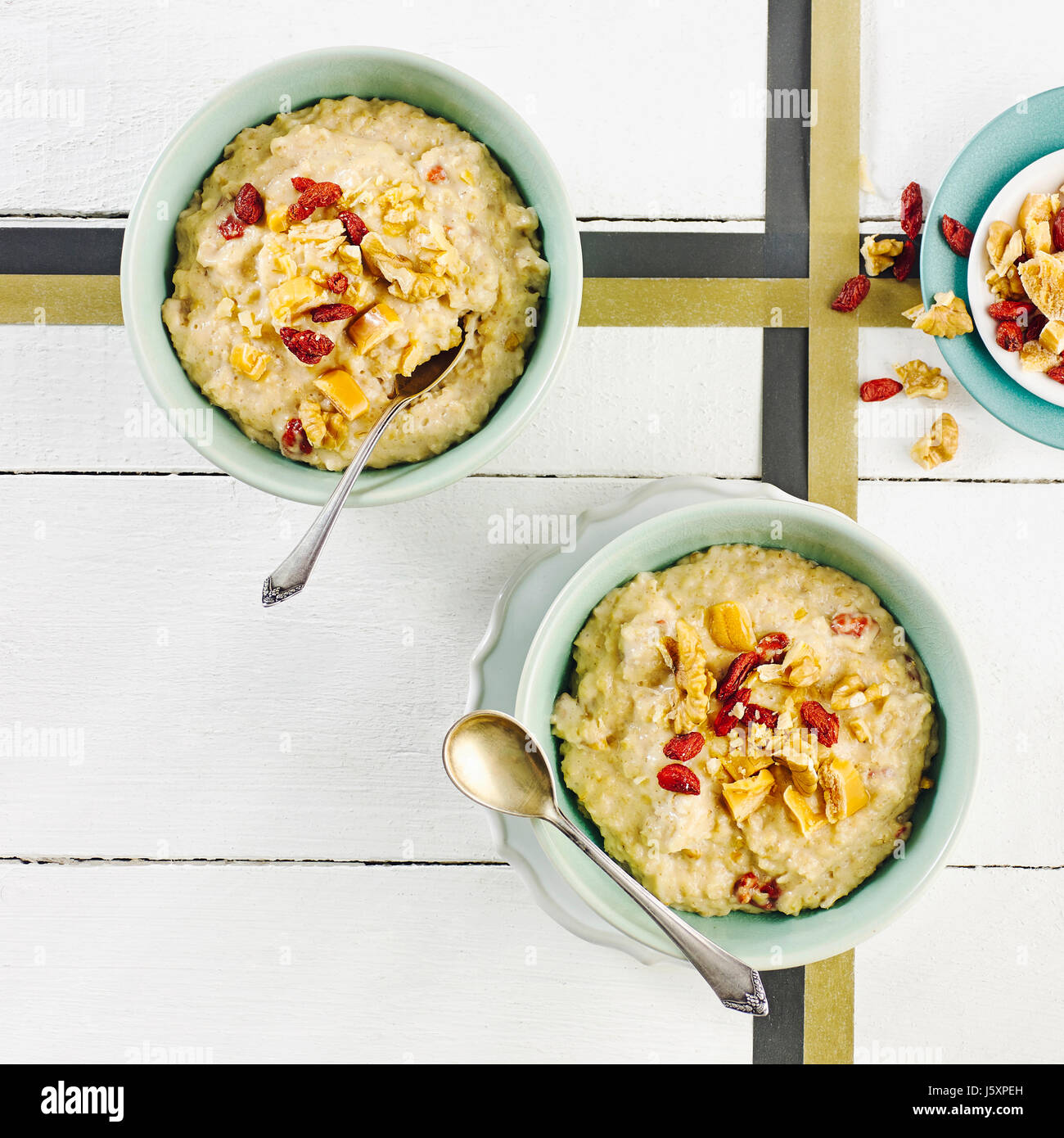 Porridge oat hi-res stock photography and images - Alamy