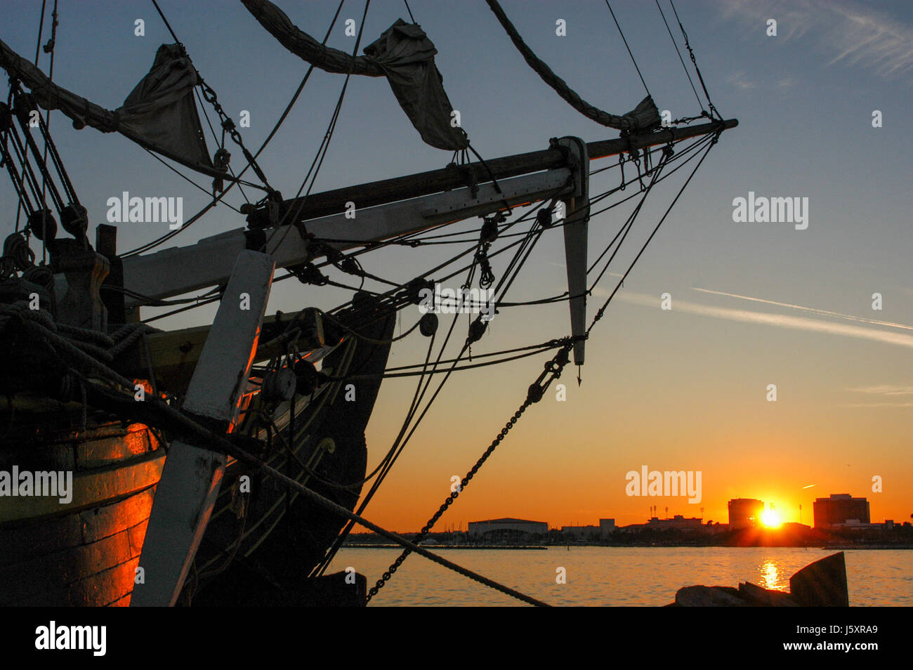 Classic square rigger ship hi-res stock photography and images - Alamy