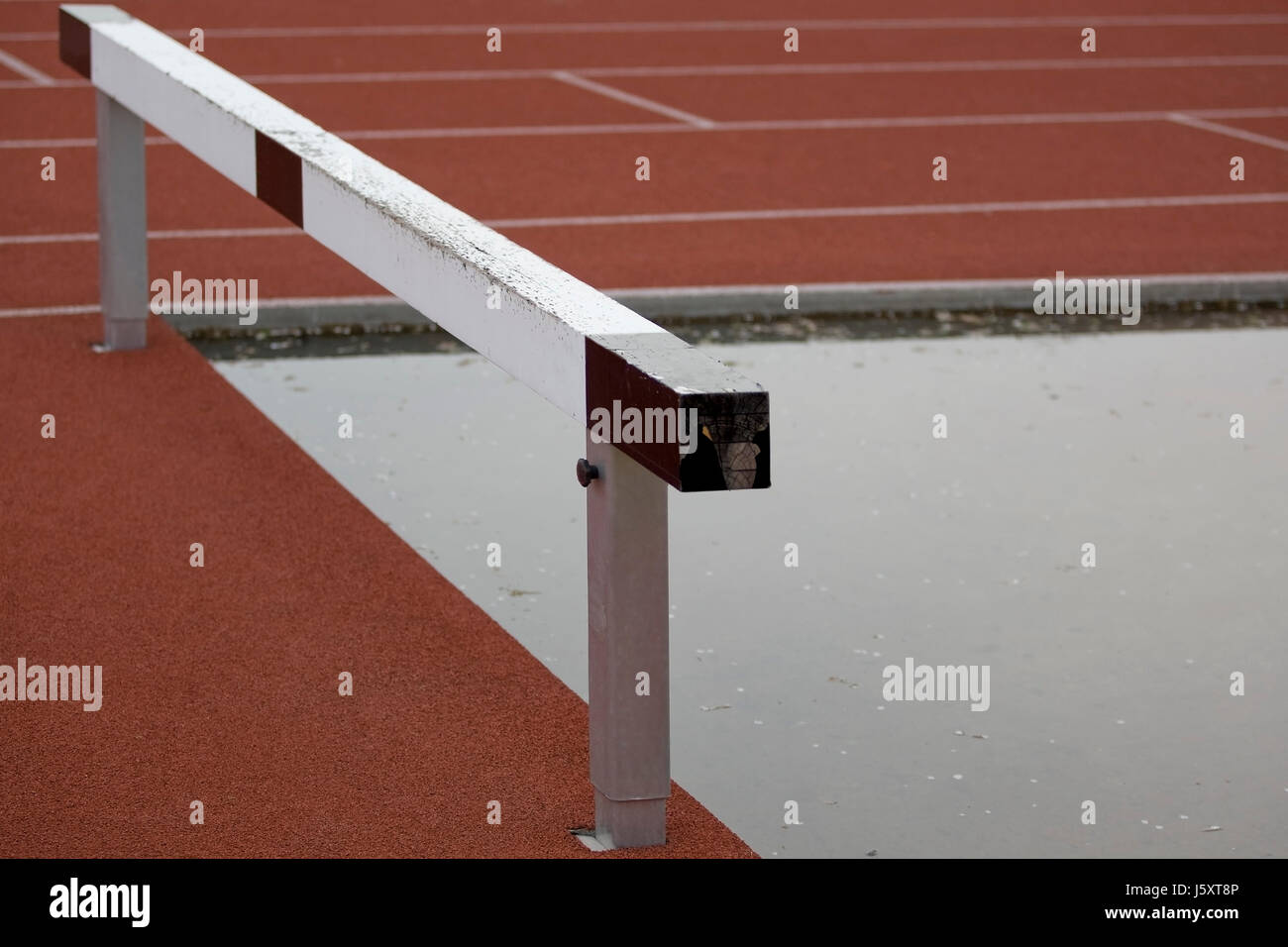 Hurdling athletics hi-res stock photography and images - Alamy