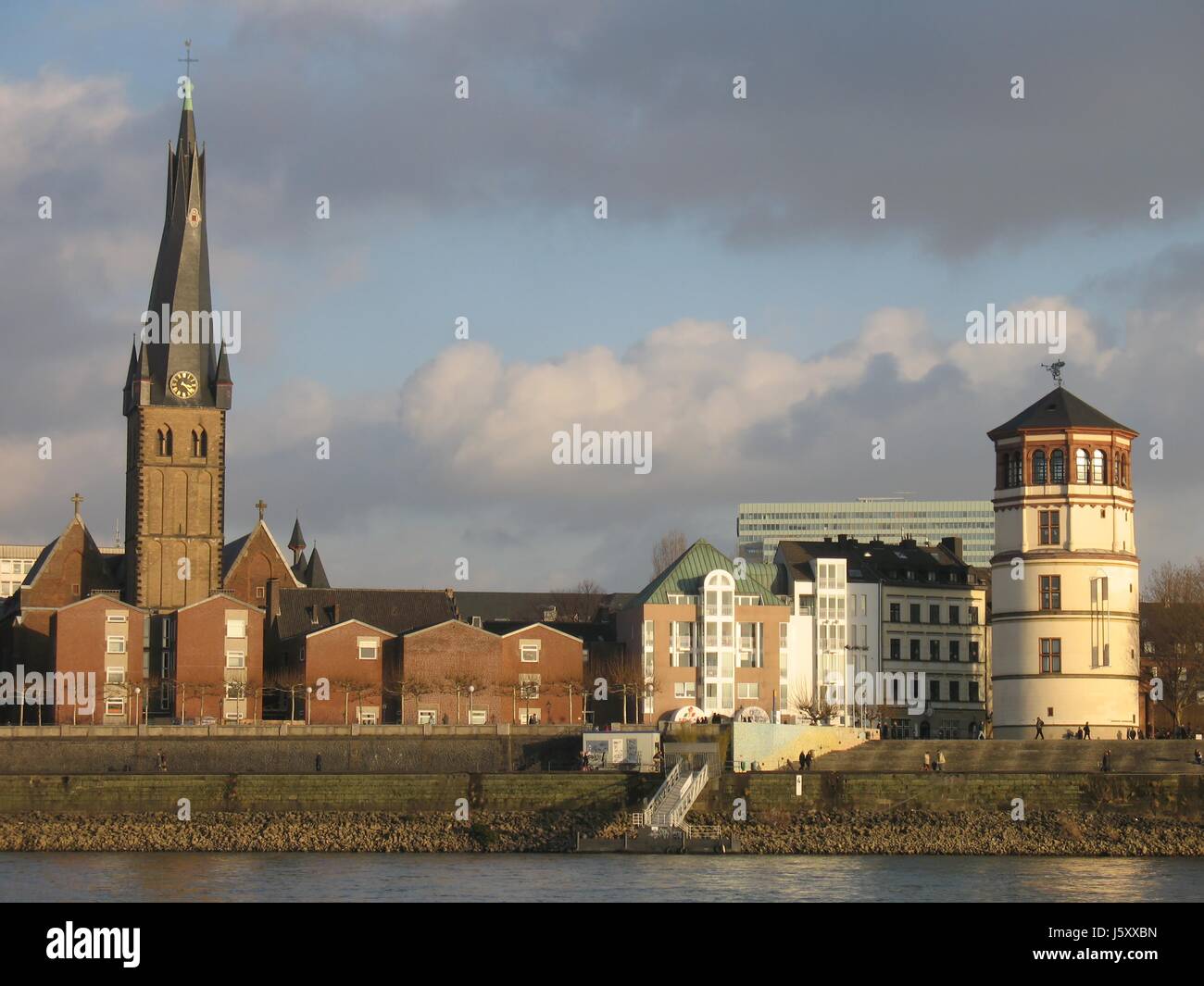 city on the river Stock Photo - Alamy