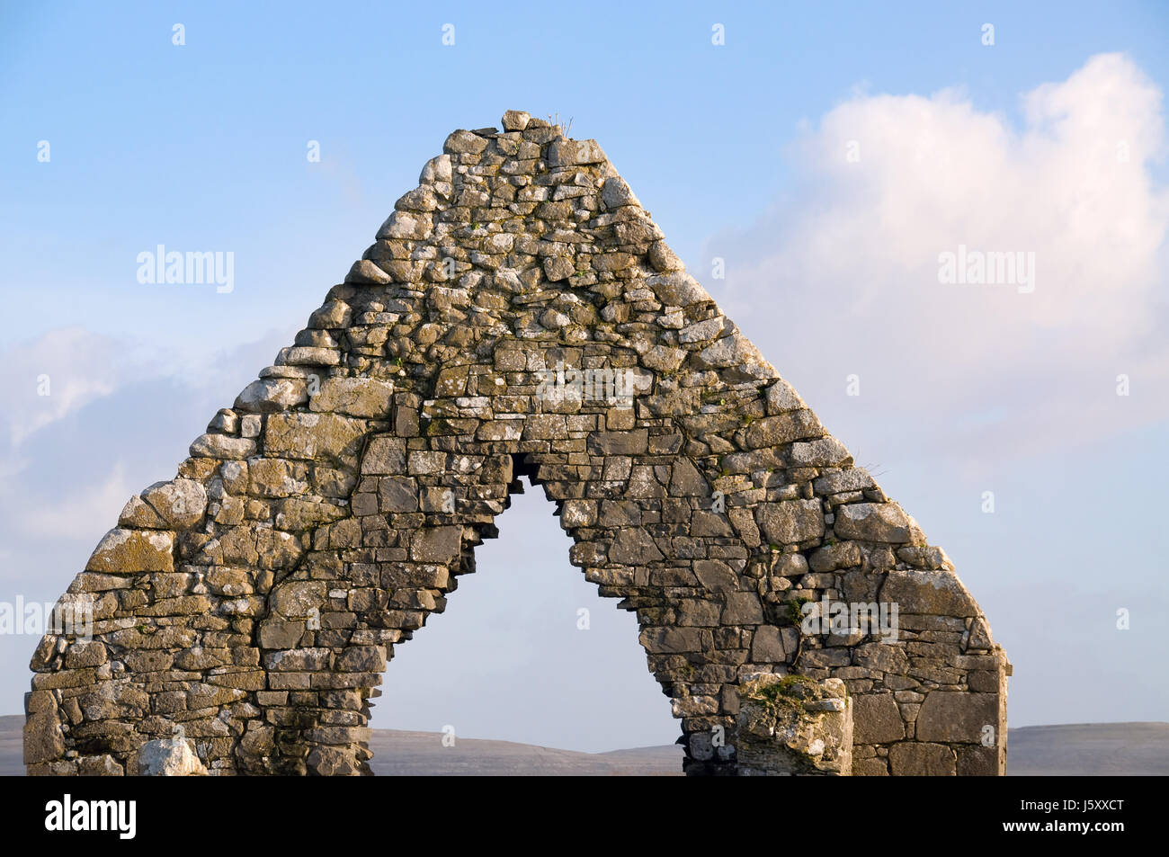 Kilmacduagh abbey hi-res stock photography and images - Alamy
