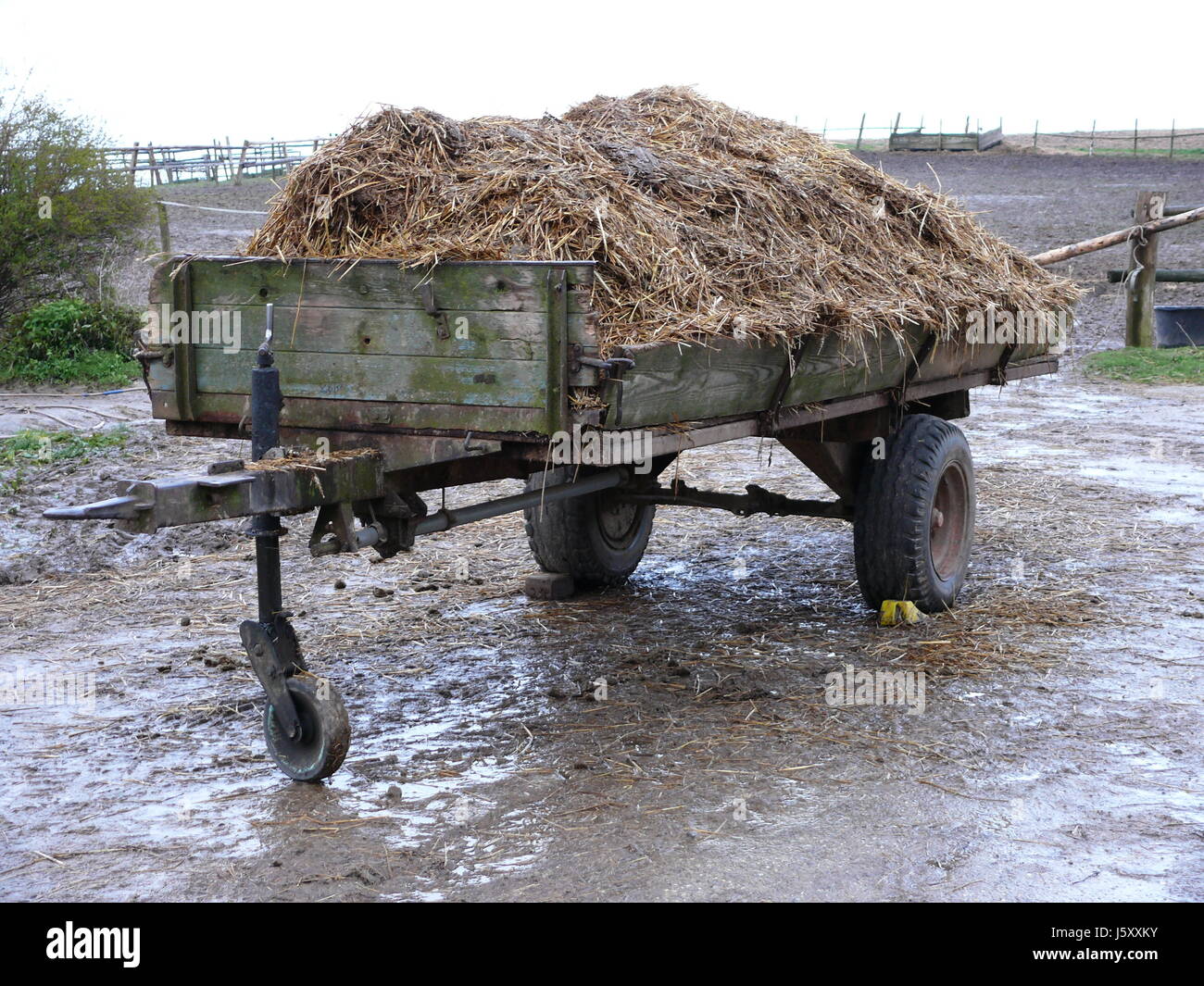 field farm straw mud cart bucolic wheels farmer nature lande heidelberg ...