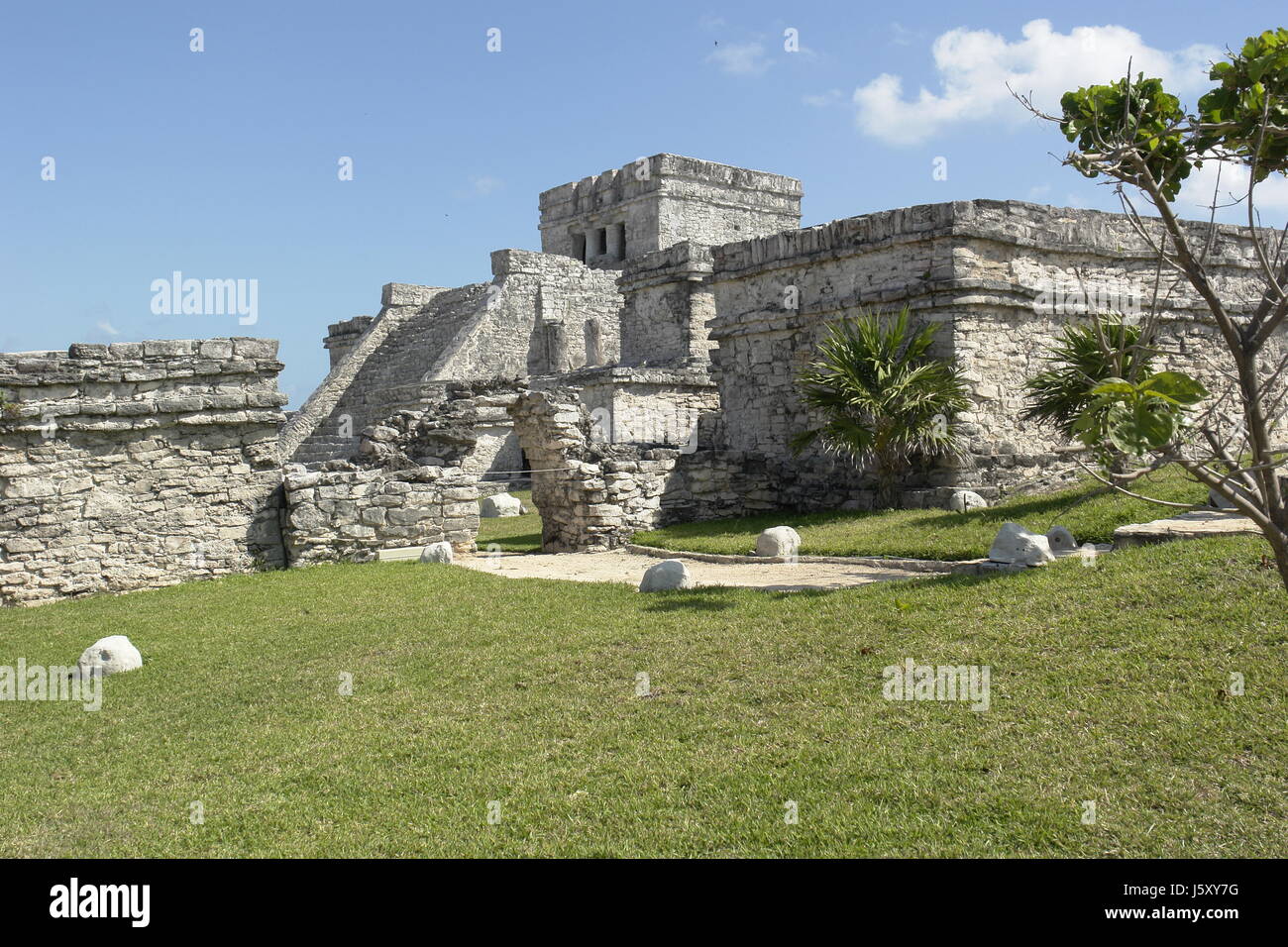royal palace in tulum,mayan settlement Stock Photo - Alamy