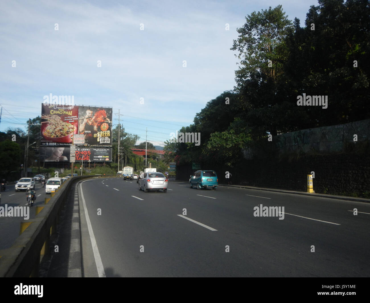 The intersection of Marcos Highway and Aurora Boulevard forms a key ...