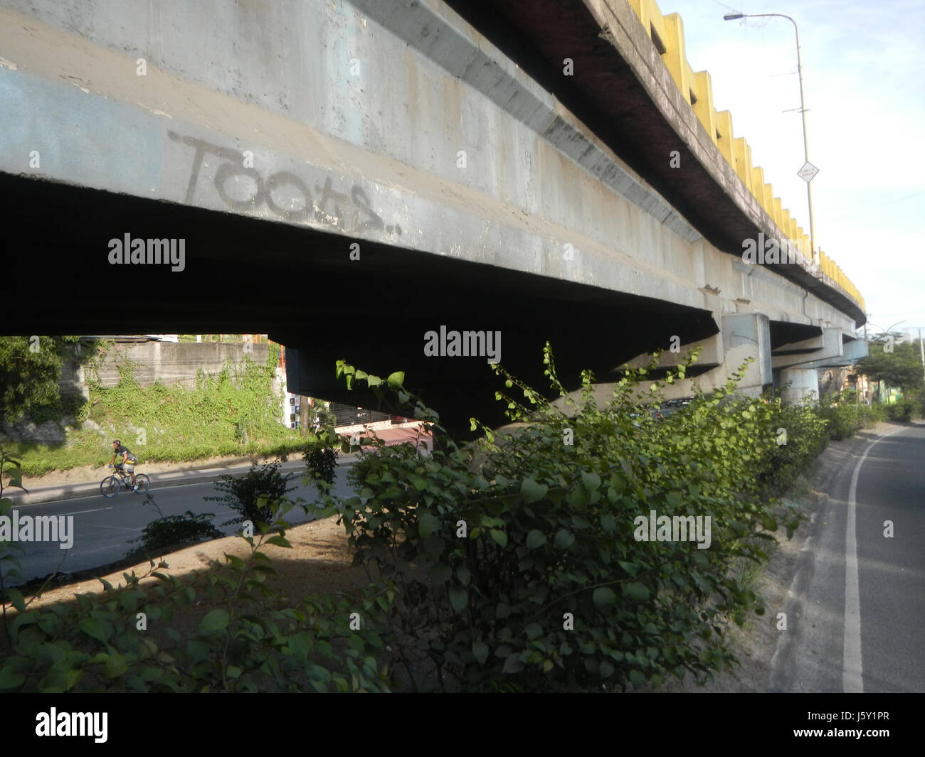 The Barangka Viaduct, located on the Marcos Highway between Quezon City ...