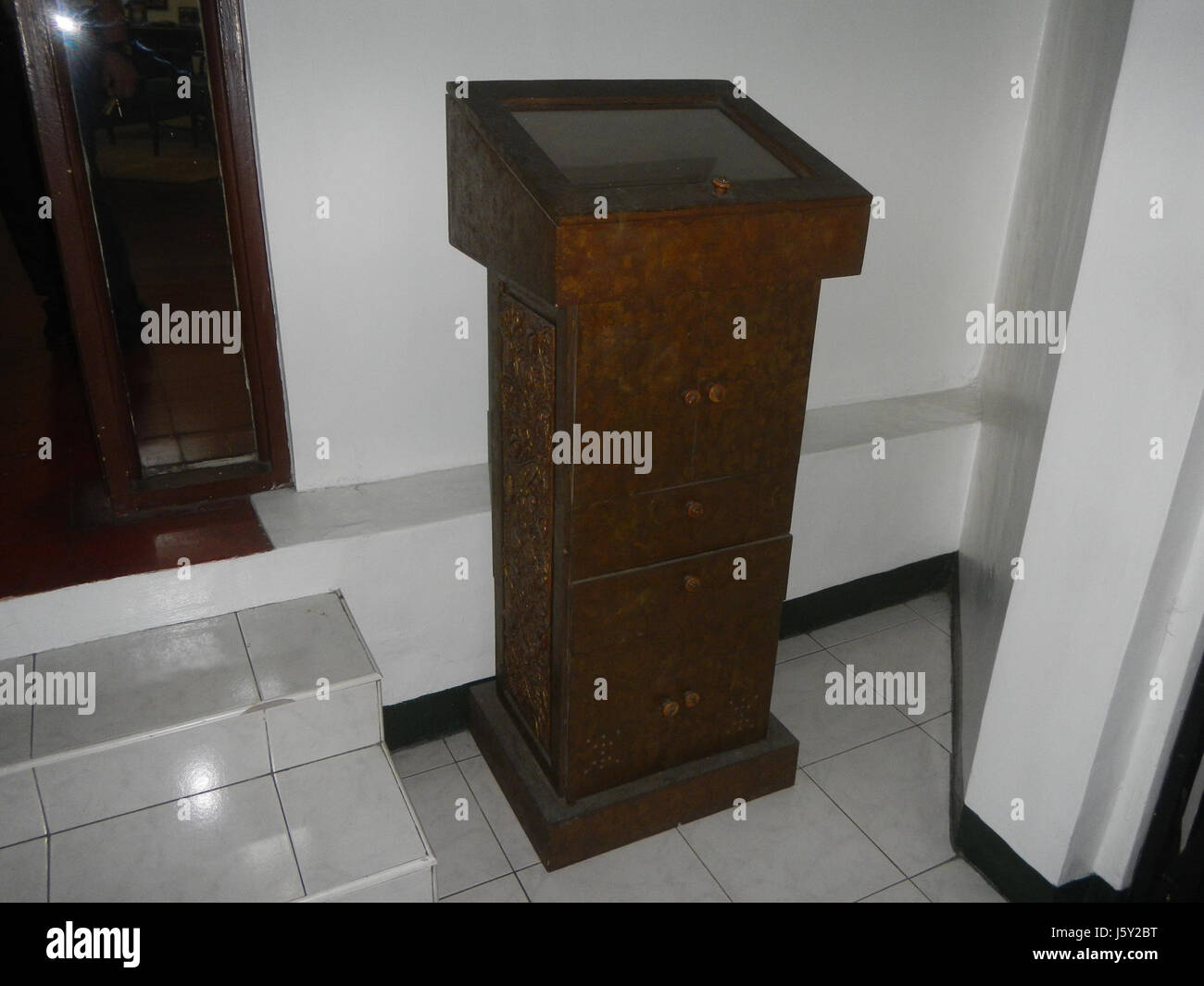 The First United Building, located on Escolta in Binondo, Manila ...