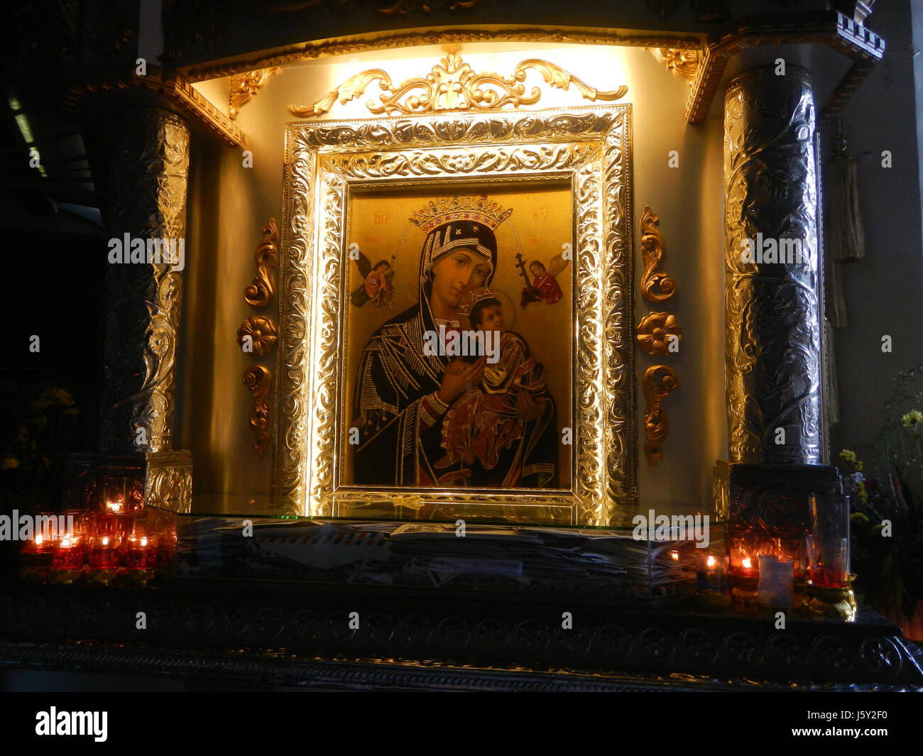 The Santa Cruz Church in Manila is a significant historical landmark ...