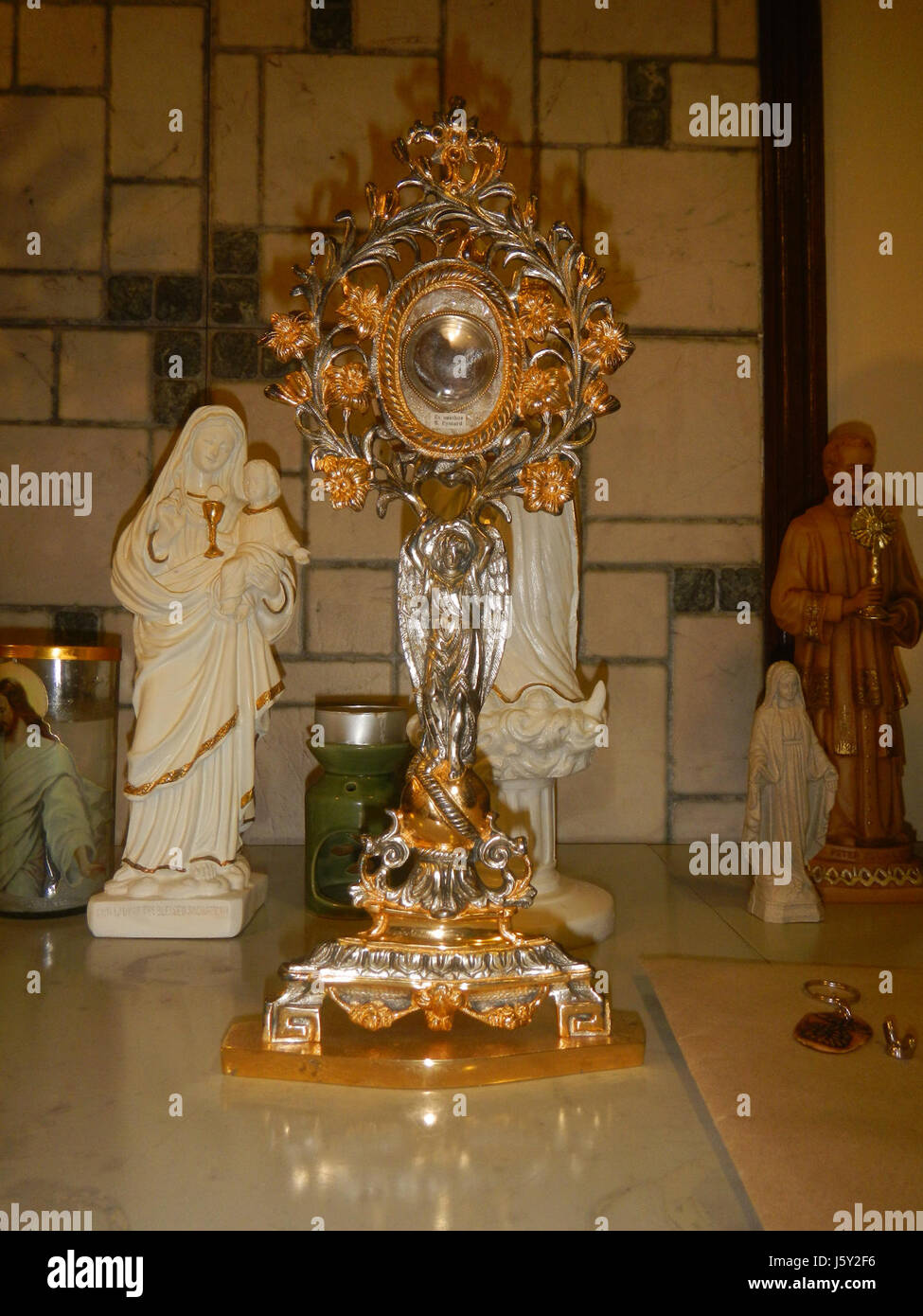 Santa Cruz Church, located in Manila, Philippines, is an important ...