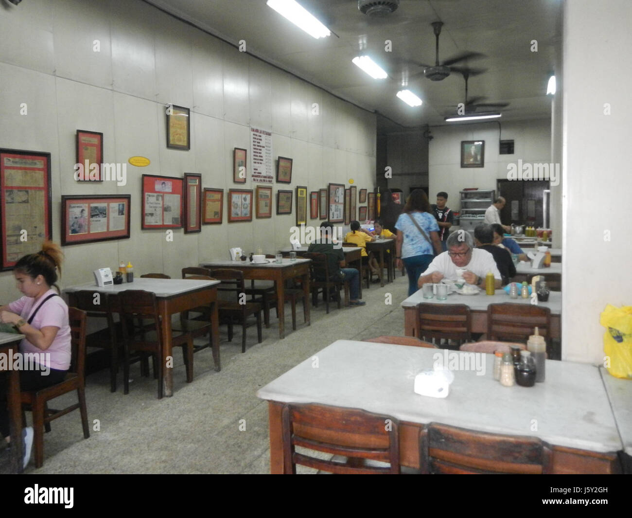 0480 Santa Cruz Church Manila Mamonluk Quiapo Plaza 39 Stock Photo - Alamy