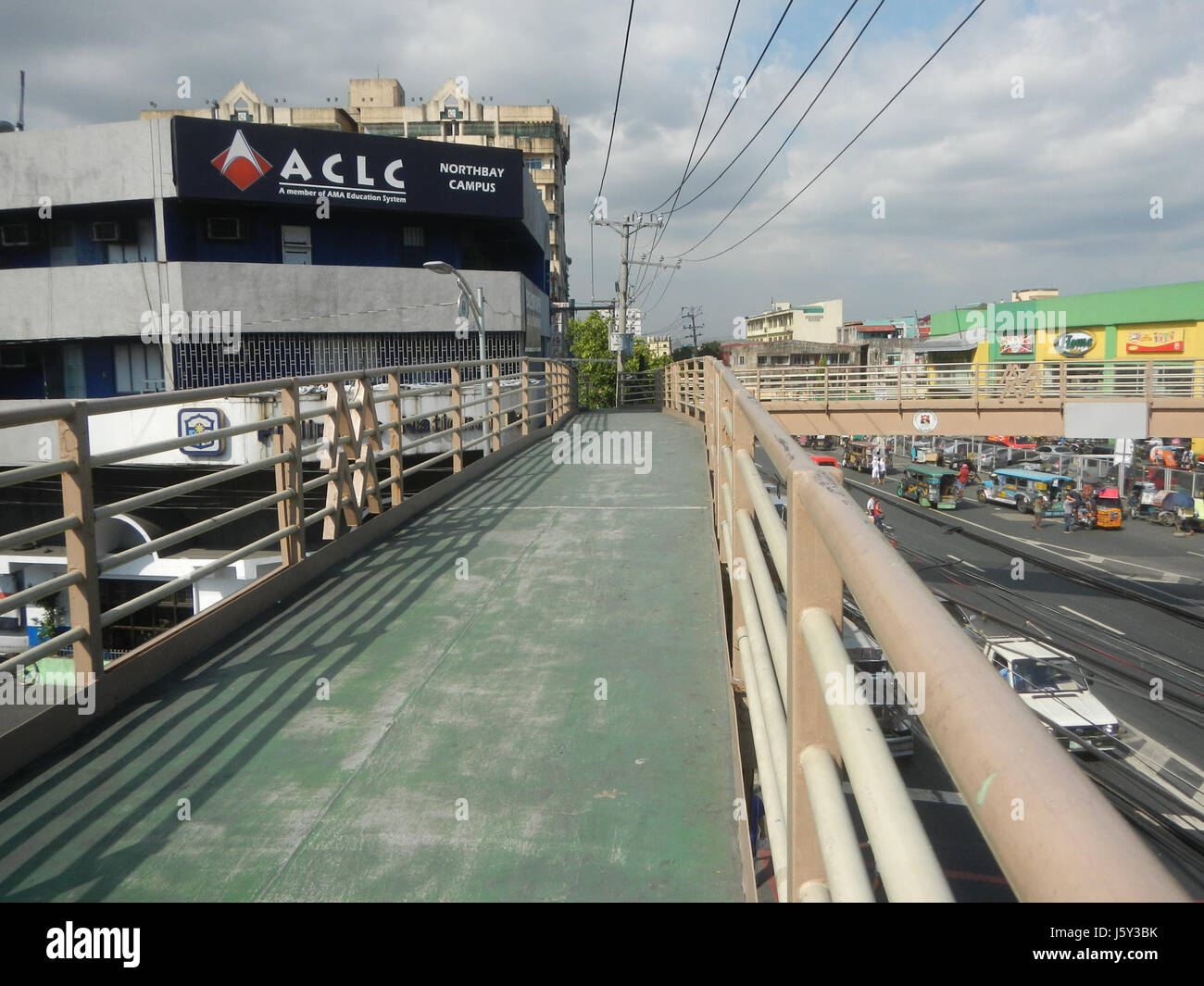 This title refers to a pedestrian footbridge in the Tondo district of ...