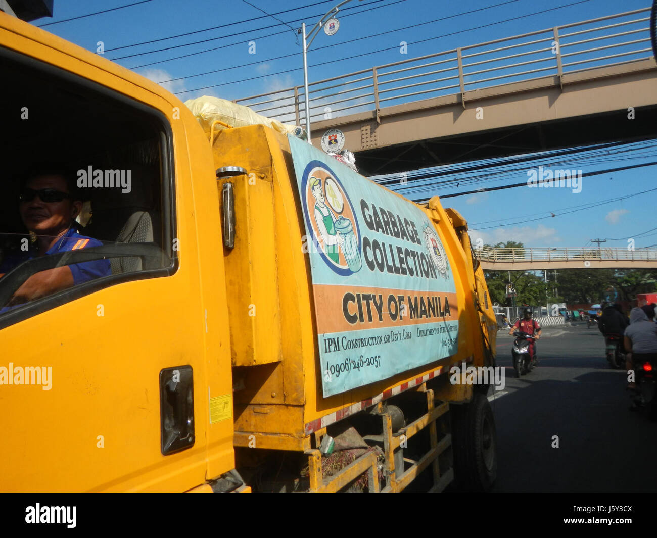 The 0041 Pedestrian Footbridge in Manila connects various districts ...