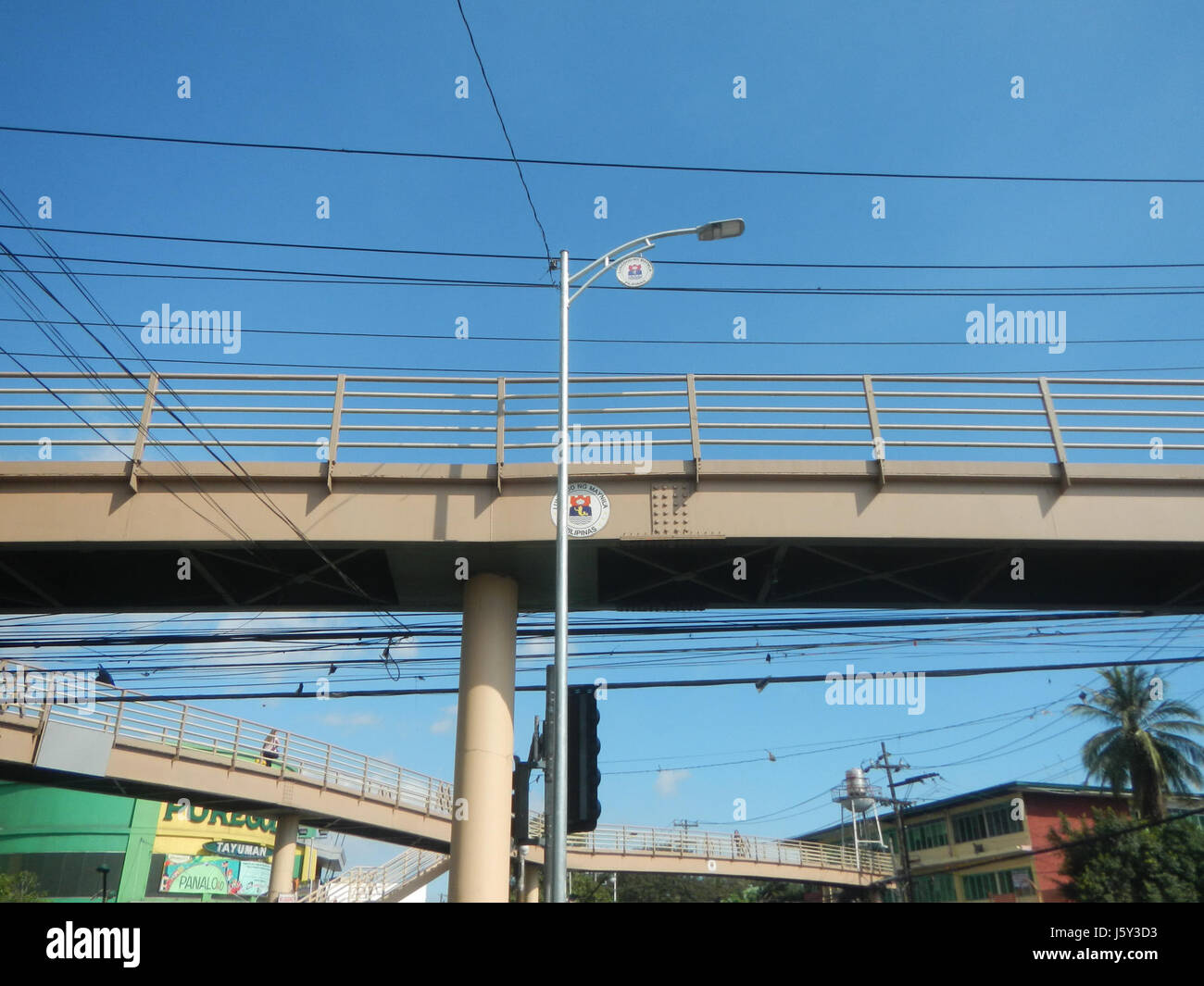 This title describes a pedestrian footbridge in Manila, Philippines ...