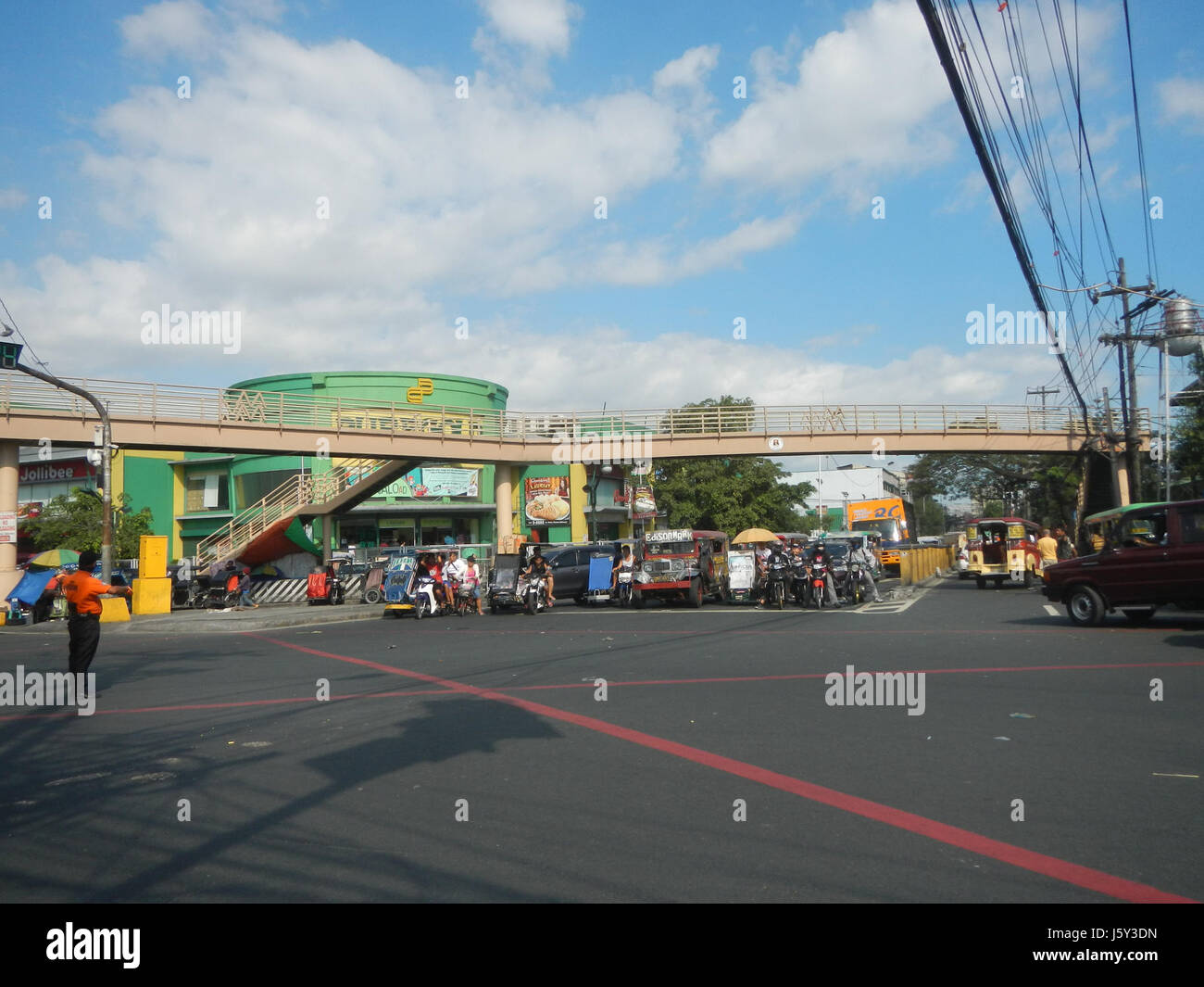 This photograph captures the pedestrian footbridge in the Tondo ...