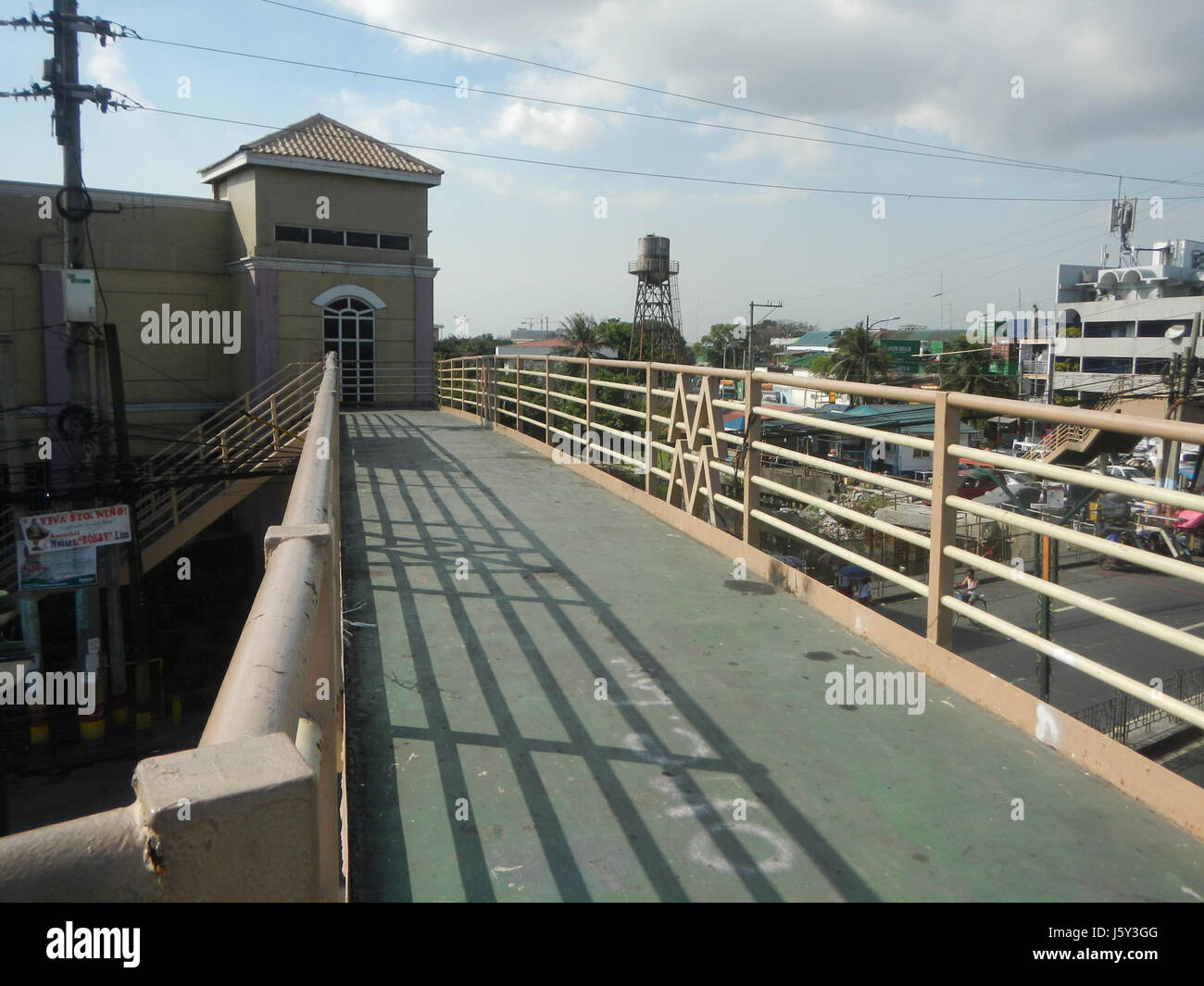 The pedestrian footbridge connecting Tayuman, Juan Luna Bridge, and ...