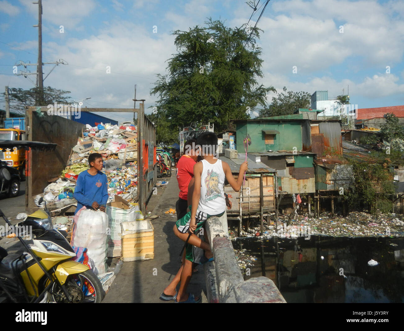 The C-25 road and Capulong Raxabago Streets, crossing the Estero de ...