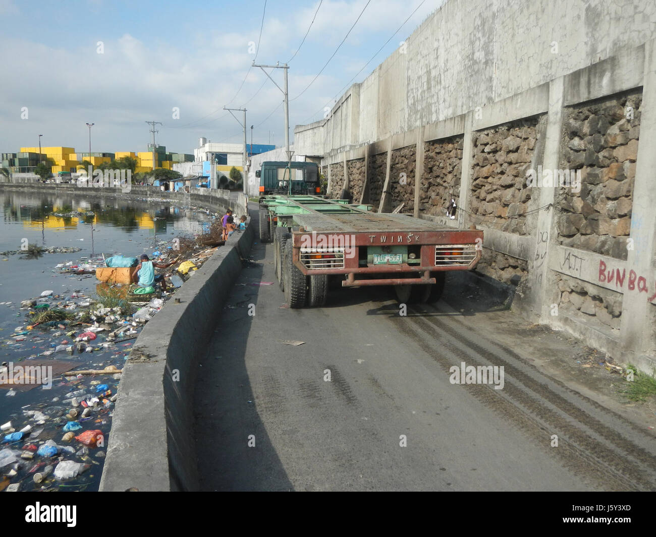 An image or reference to the streets and infrastructure in Tondo ...