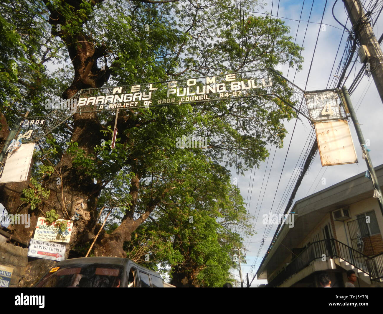 The Pulung Bulu Bridge Chapel is located on the MacArthur Highway in ...