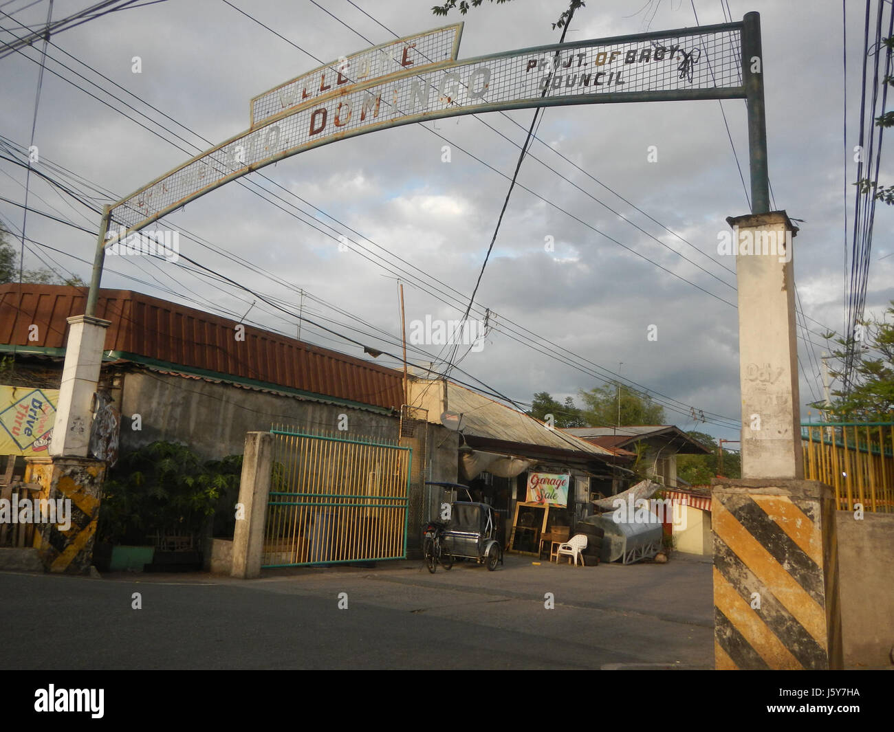 This image shows the Pulung Bulu Bridge on the MacArthur Highway in ...